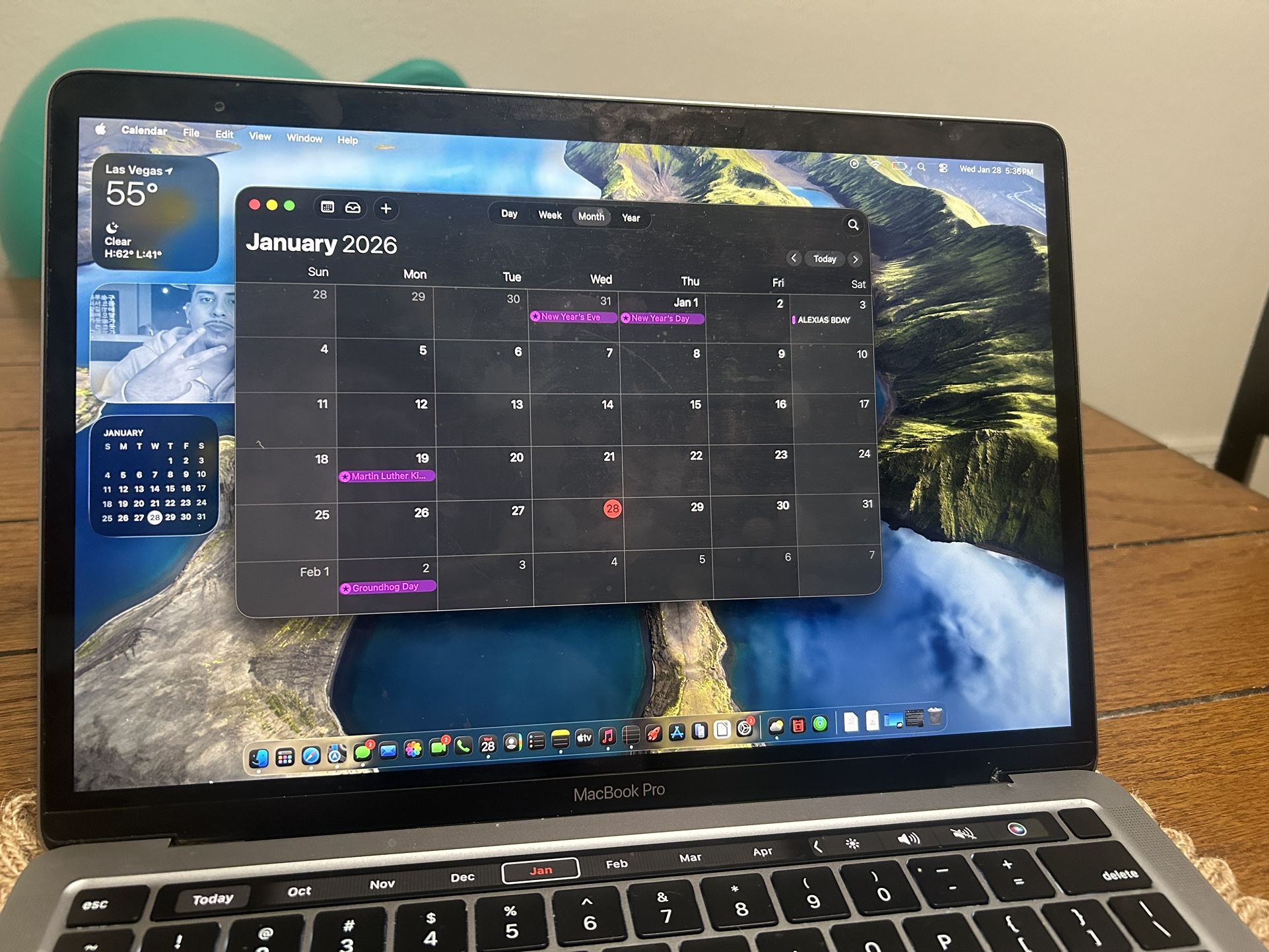 MacBook Pro 13.3 2022 8gb M2 Chip for Sale in Las Vegas, NV - OfferUp