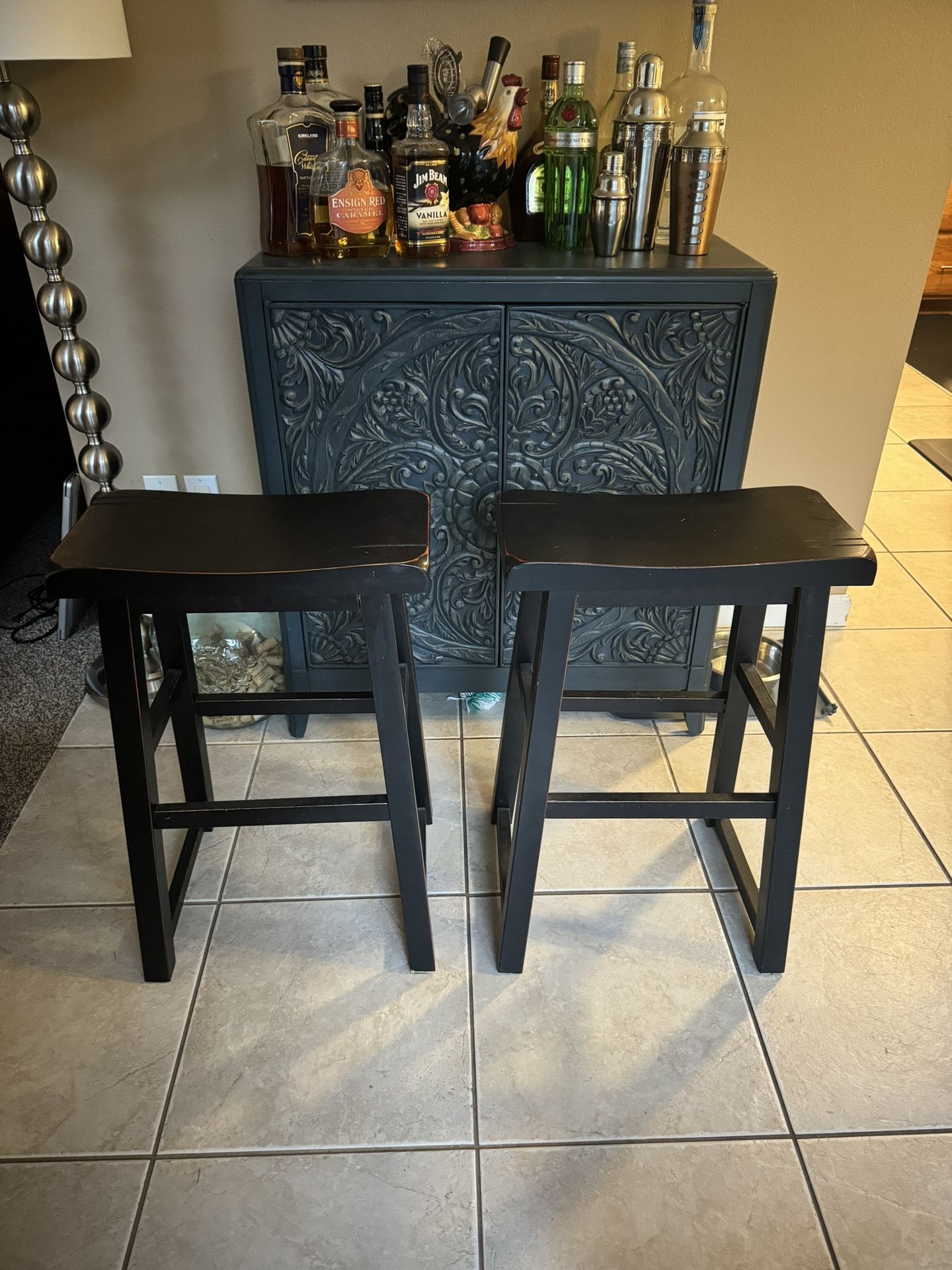 FREE……Bar Stools Black for Sale in Everett, WA - OfferUp