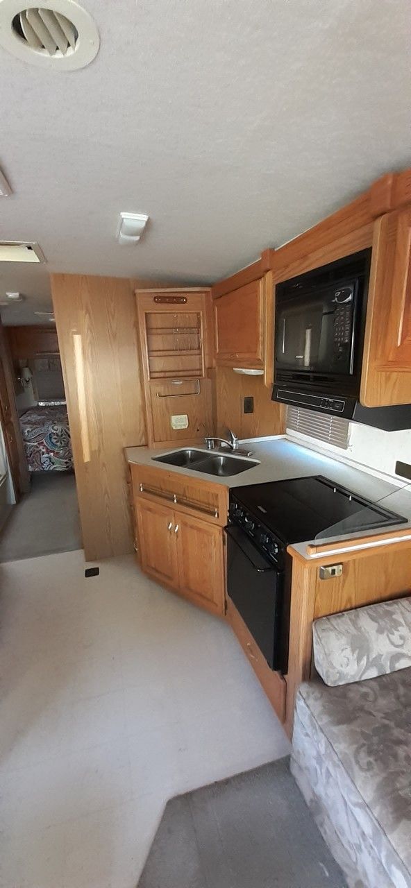 1998 Winnebago Adventurer for Sale in Covina, CA - OfferUp