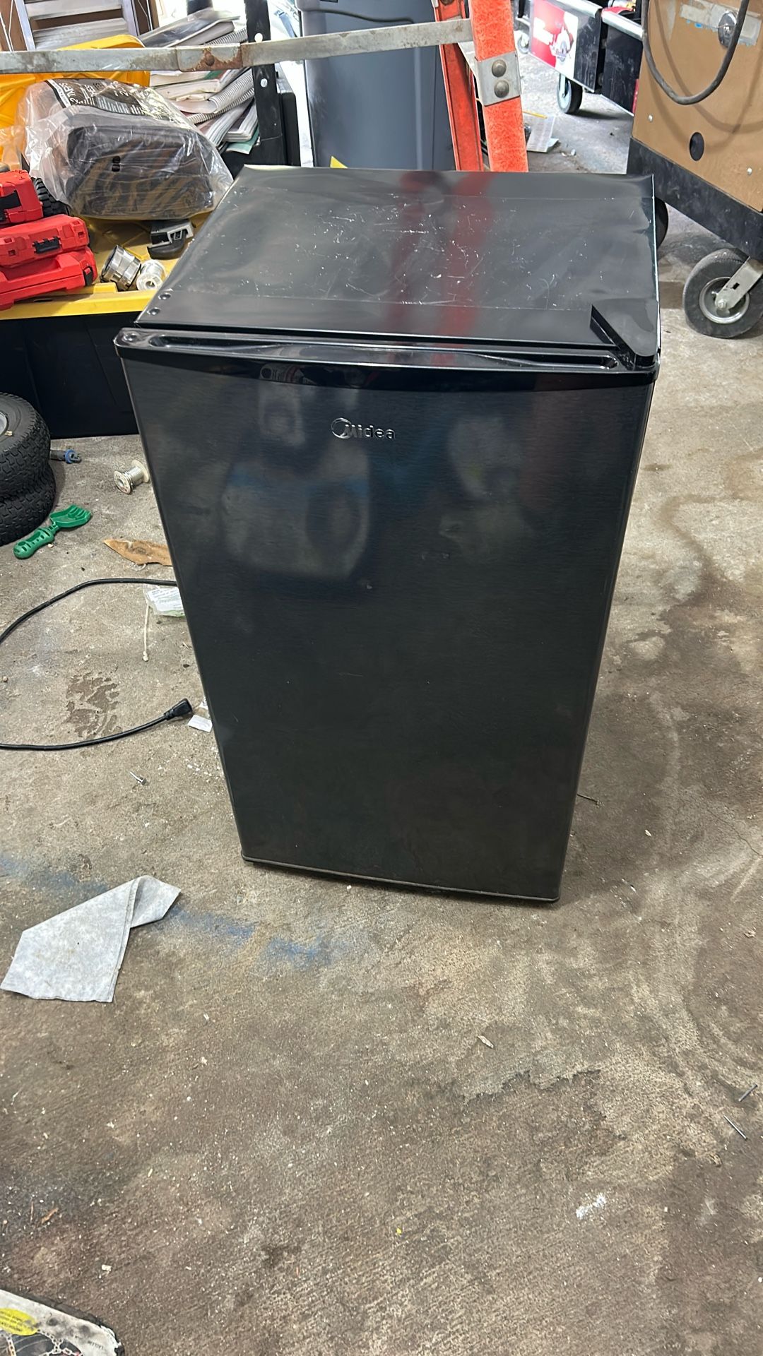 midea mini Fridge for Sale in Buckley, WA - OfferUp
