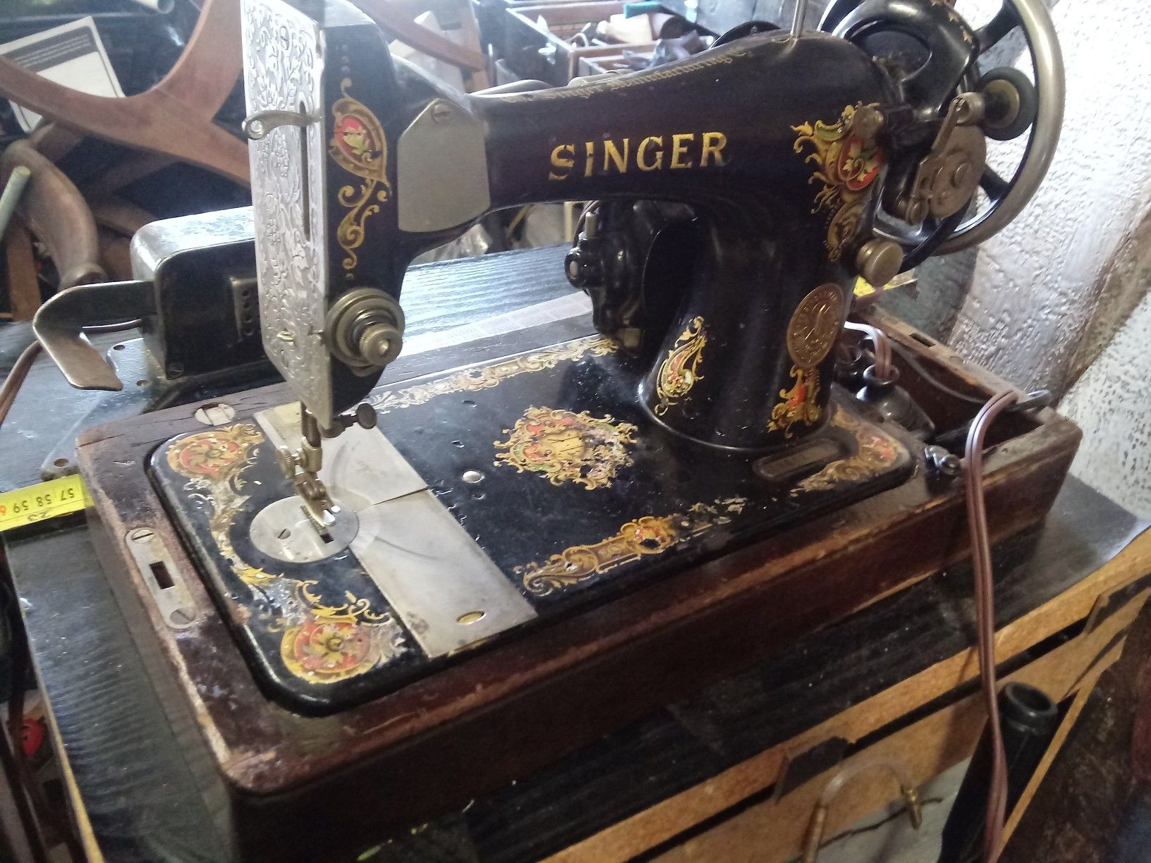 SINGER SEWING MACHINE for Sale in Tulsa, OK - OfferUp