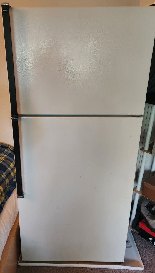 Kenmore Refrigerator Freezer 14 For Free for Sale in Issaquah, WA - OfferUp