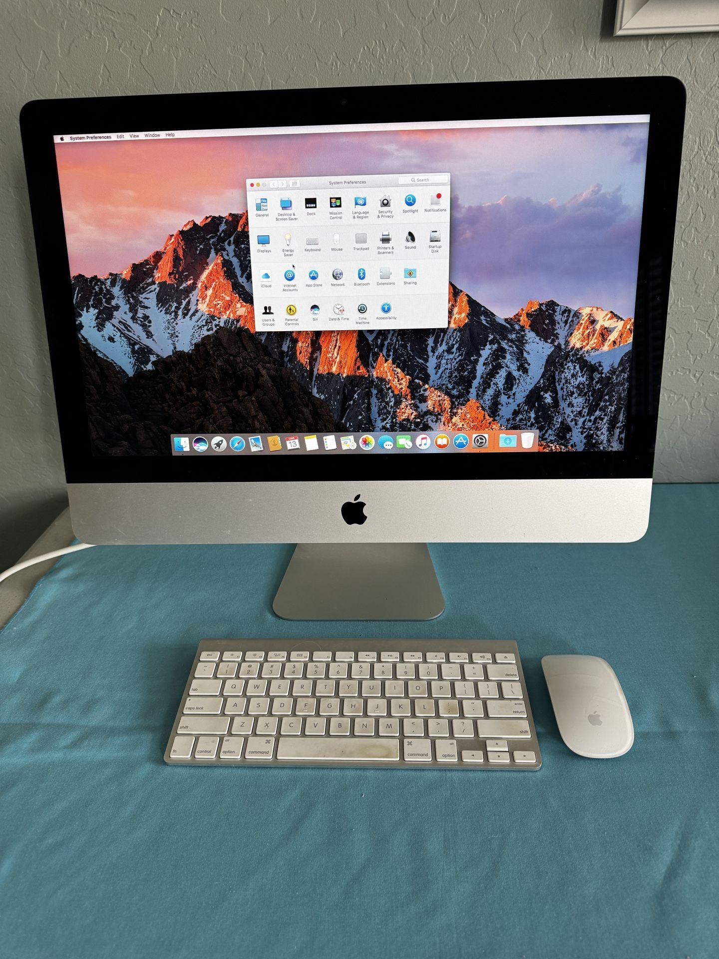 Apple iMac 21” With Wireless Apple Keyboard And Mouse for Sale in Mesa ...
