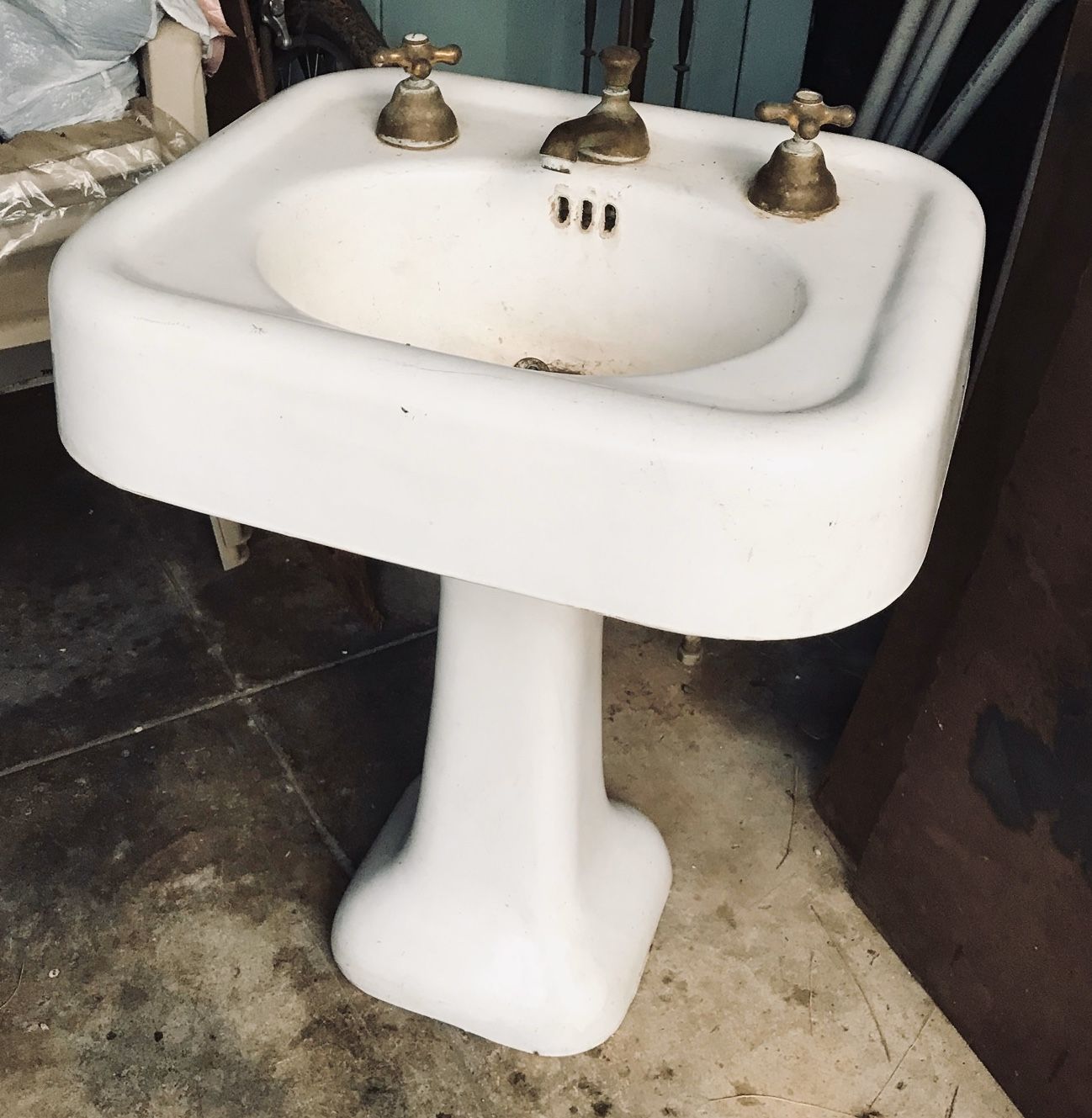 1920s Pedestal Sink for Sale in Glendale, CA - OfferUp