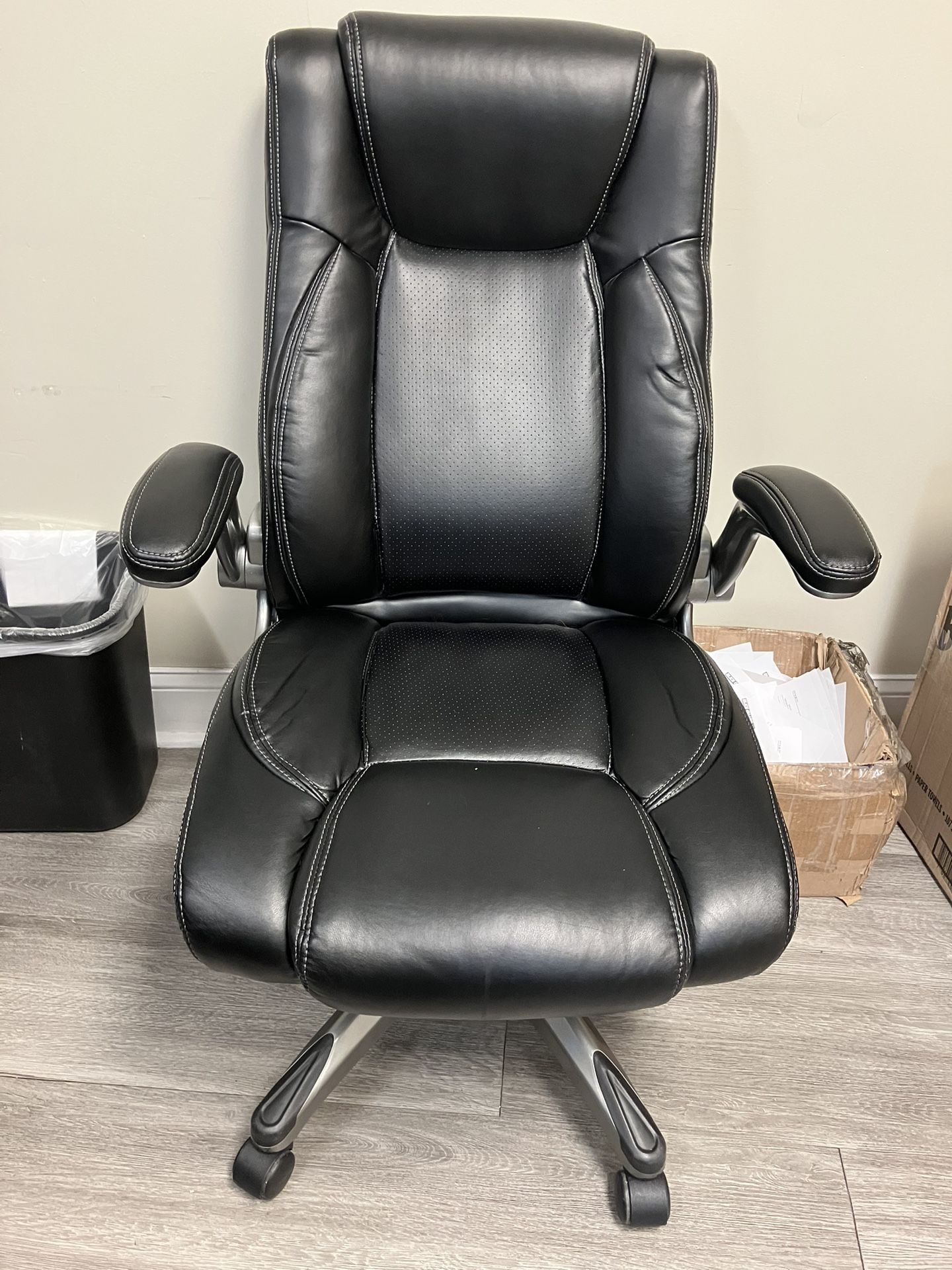 Free Office Chairs for Sale in Sunny Isles Beach, FL - OfferUp