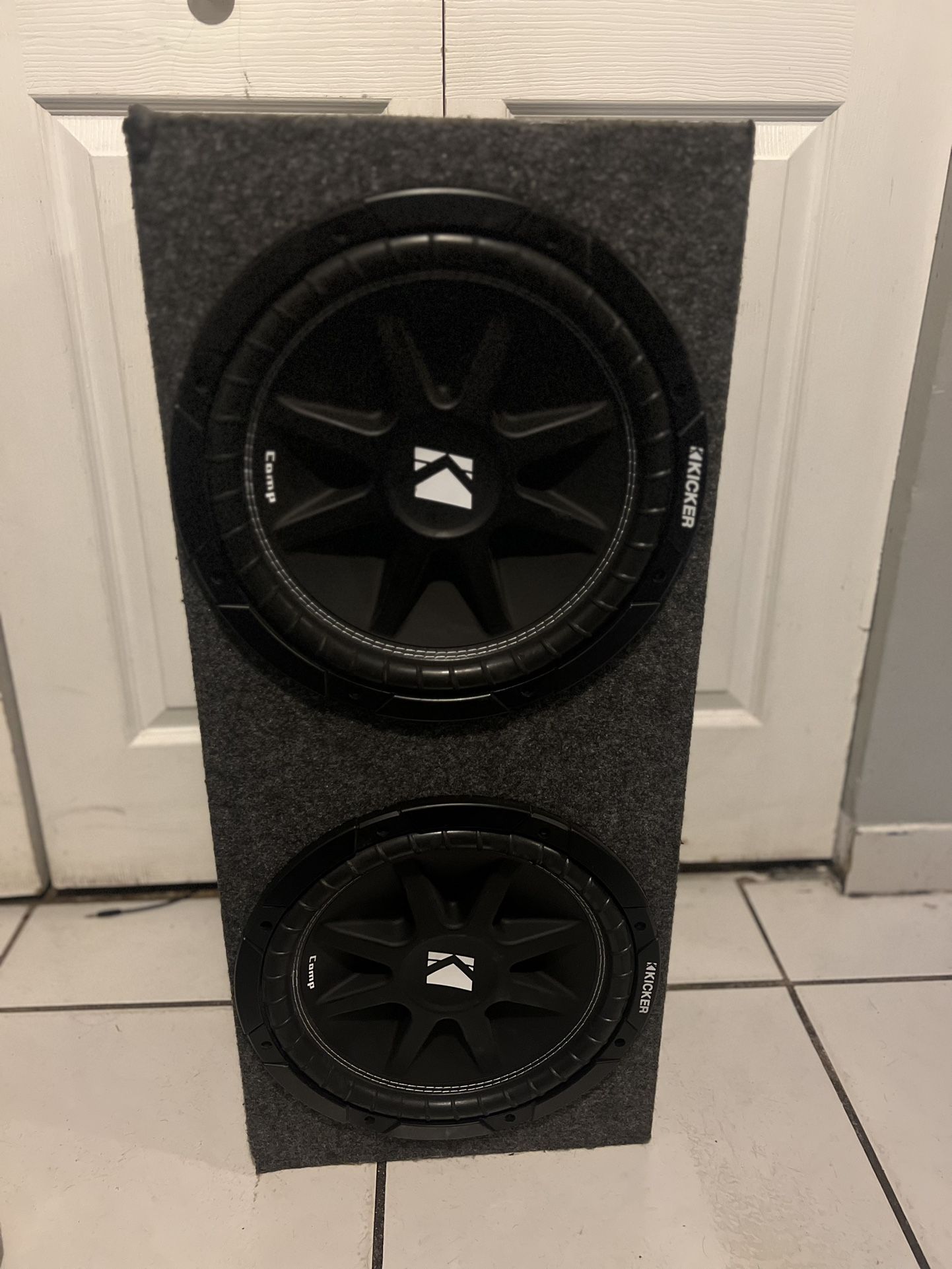 Kicker comp Two 12s for Sale in Miami, FL - OfferUp