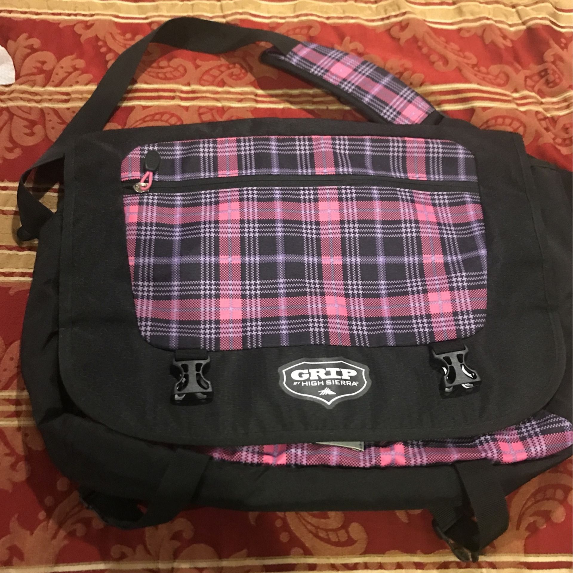 Messenger Grip Bag ( High Sierra) for Sale in Lake Elsinore, CA - OfferUp