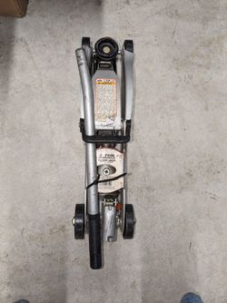 2 Ton Hydraulic Floor jack, MACK, Heavy duty for Sale in Lacey, WA ...