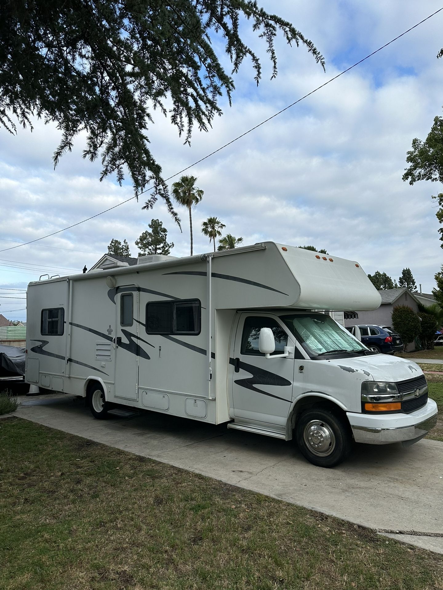 2006 Chevy 30ft Forrester Motorhome. for Sale in Burbank, CA - OfferUp