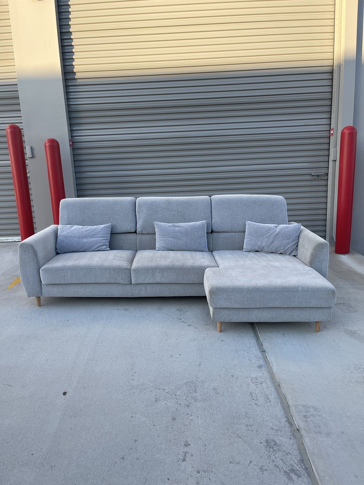 Light Grey Sectional Couch for Sale in Austin, TX - OfferUp