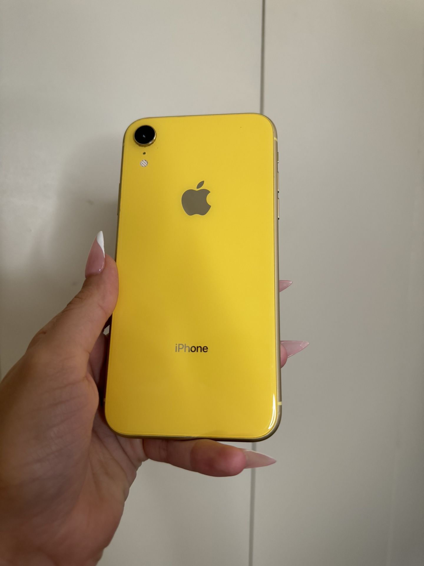 iPhone XR Unlocked for Sale in Woodville, CA - OfferUp