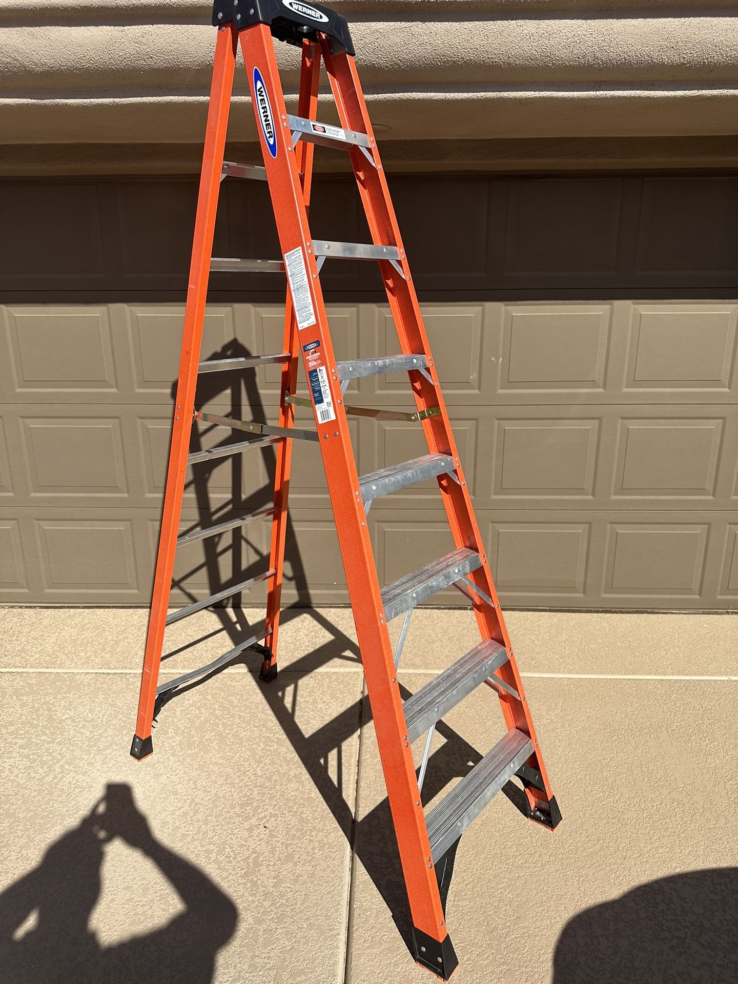 Werner Orange 8’ Fiberglass Ladder - 300lb Capacity for Sale in Sun ...