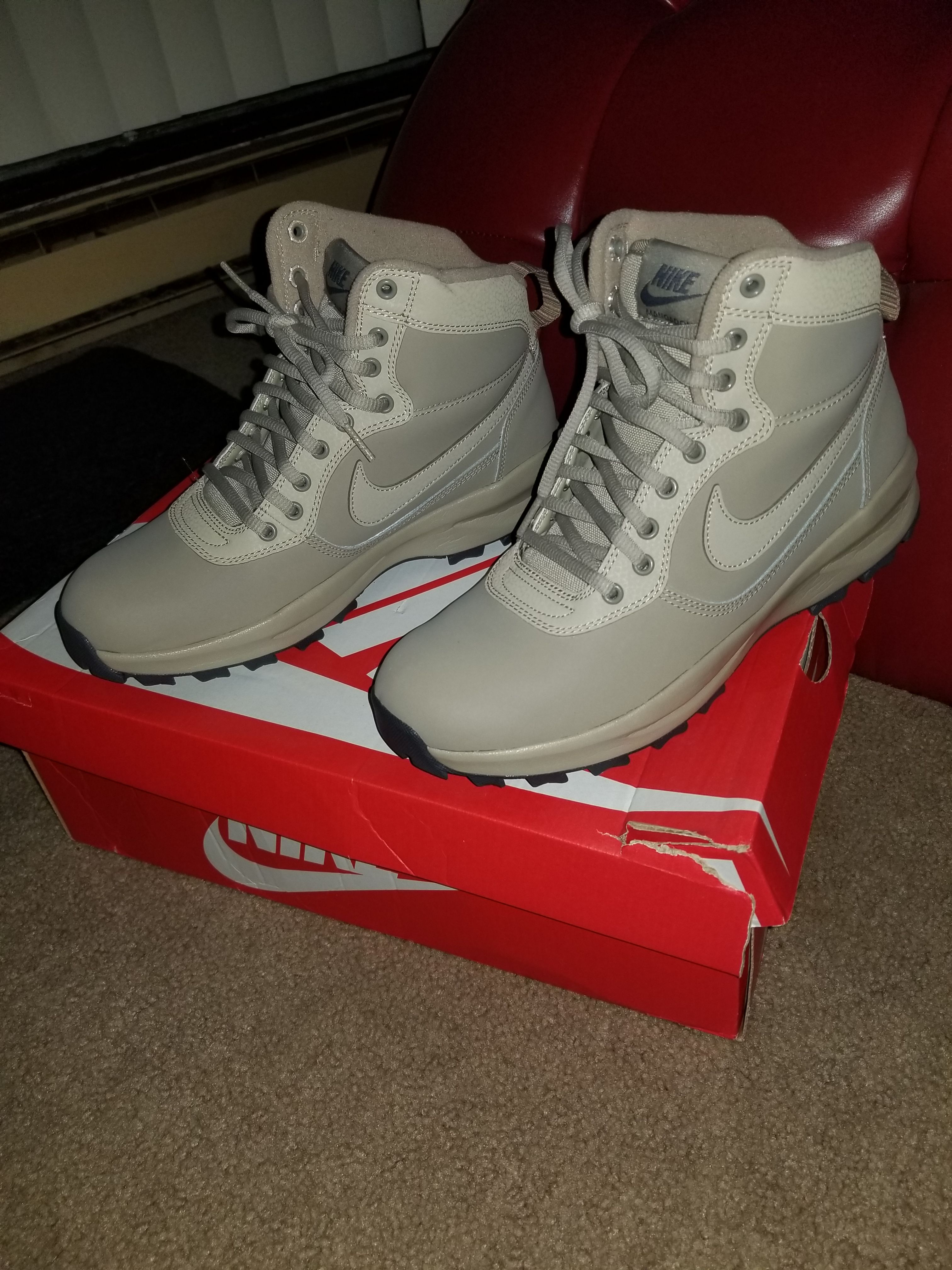 Nike Manoadome Beige Khaki Boots for Sale in Somers, WI - OfferUp