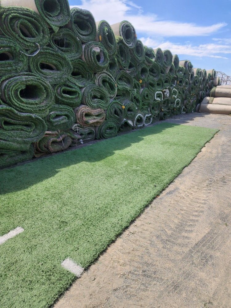 ONLY $140 PER ROLL / USED ARTIFICIAL GRASS / SYNTHETIC TURF for Sale in ...