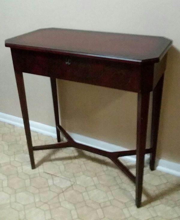 BOMBAY/ENTRYWAY TABLE.......EXCELLENT CONDITION for Sale in Birmingham ...
