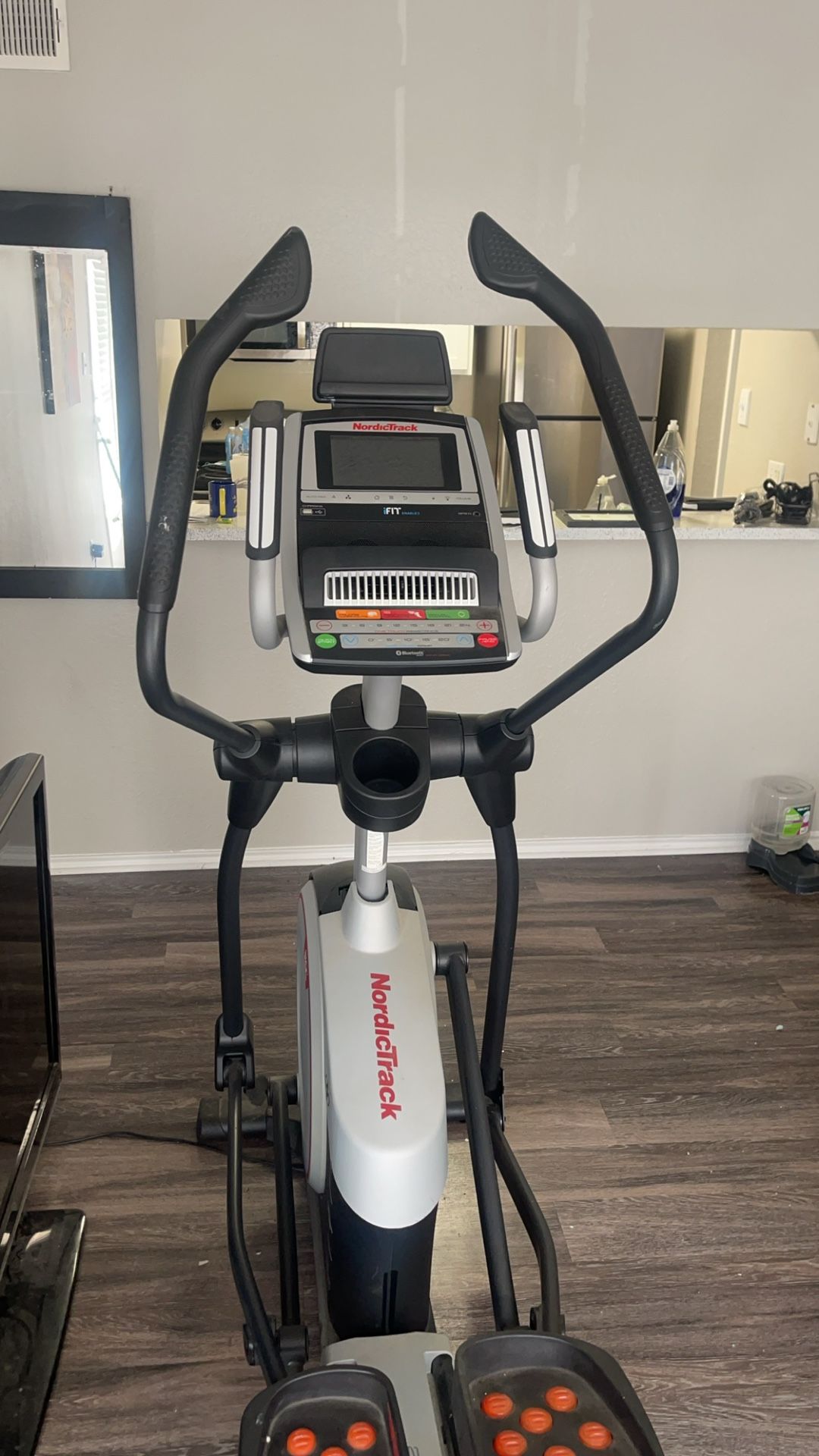Nordictrack Elite 10.9i Elliptical for Sale in Dallas TX OfferUp