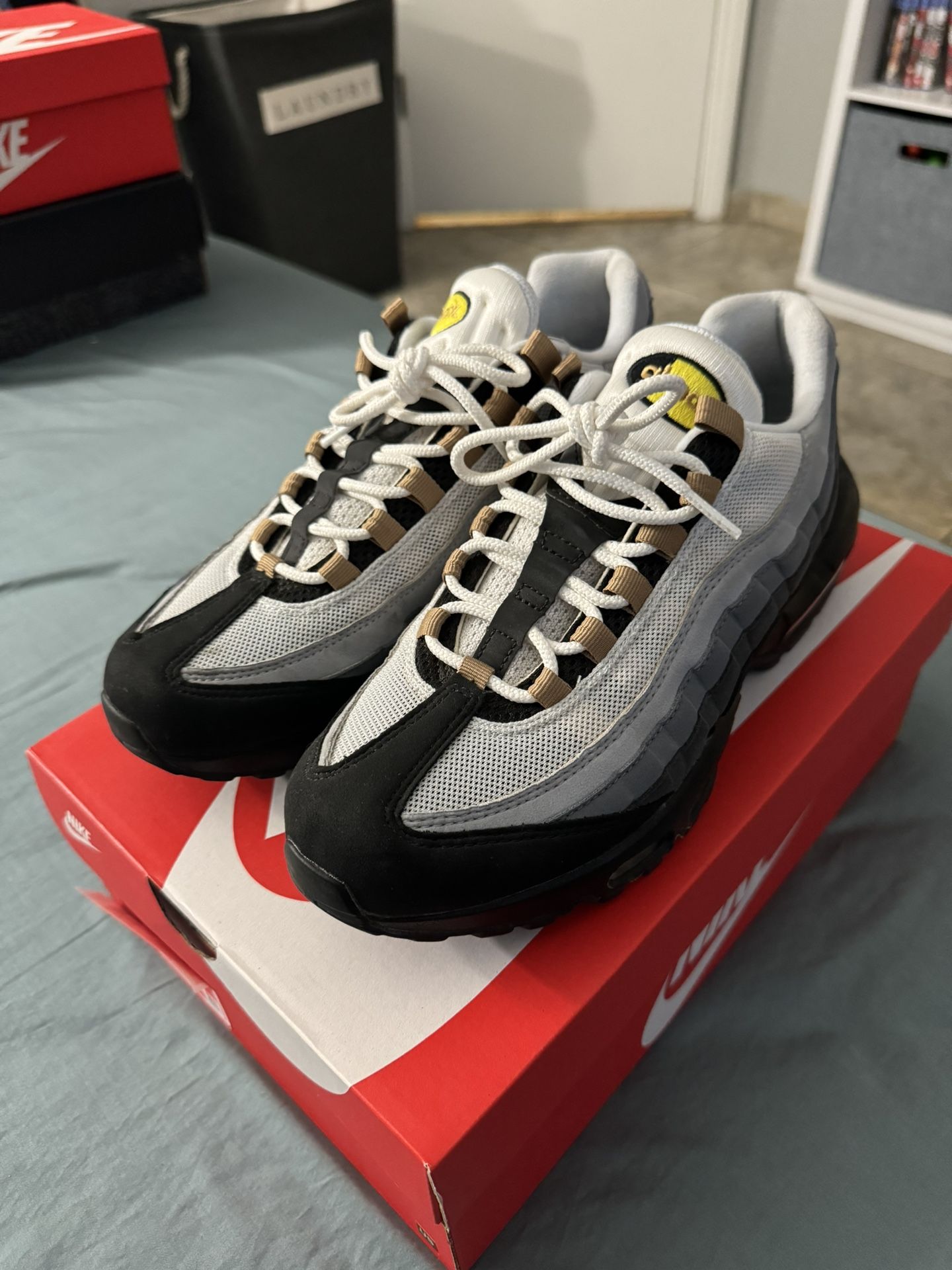 NIKE AIR MAX 95 (Yellow Strike) for Sale in Las Vegas, NV - OfferUp