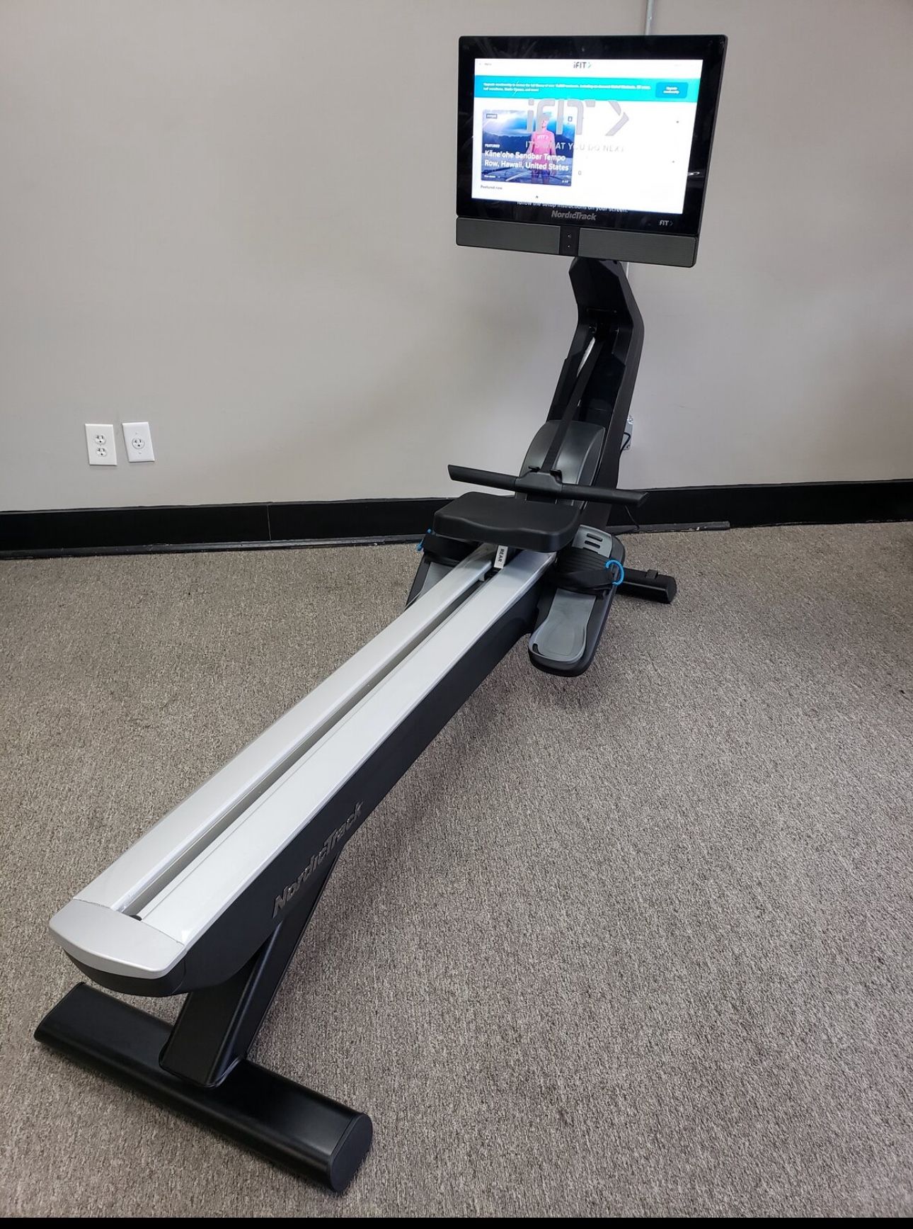 NordicTrack RW900 Rower/Rowing Machine w/ 24" Screen for Sale in Peoria ...