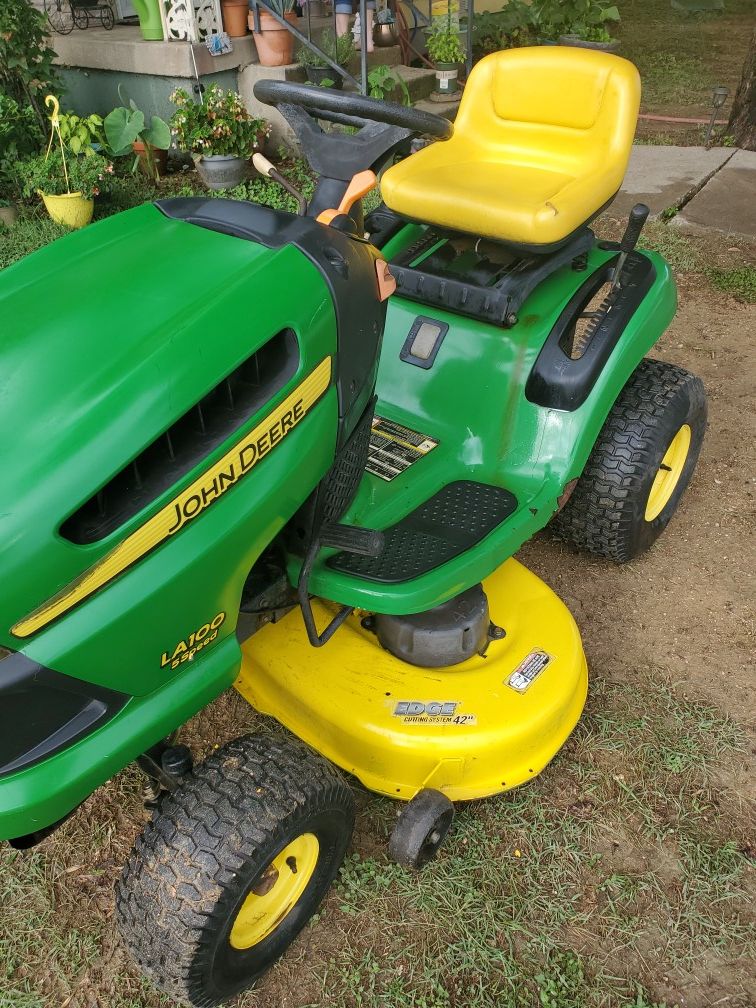 Riding mower John Deere LA100 5 speed for Sale in Fort Worth, TX - OfferUp