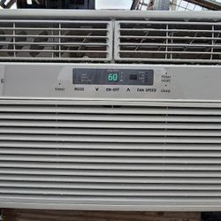 AC / Air Conditioner Window Shaker / Wall A.C. 6kbtu for Sale in ...