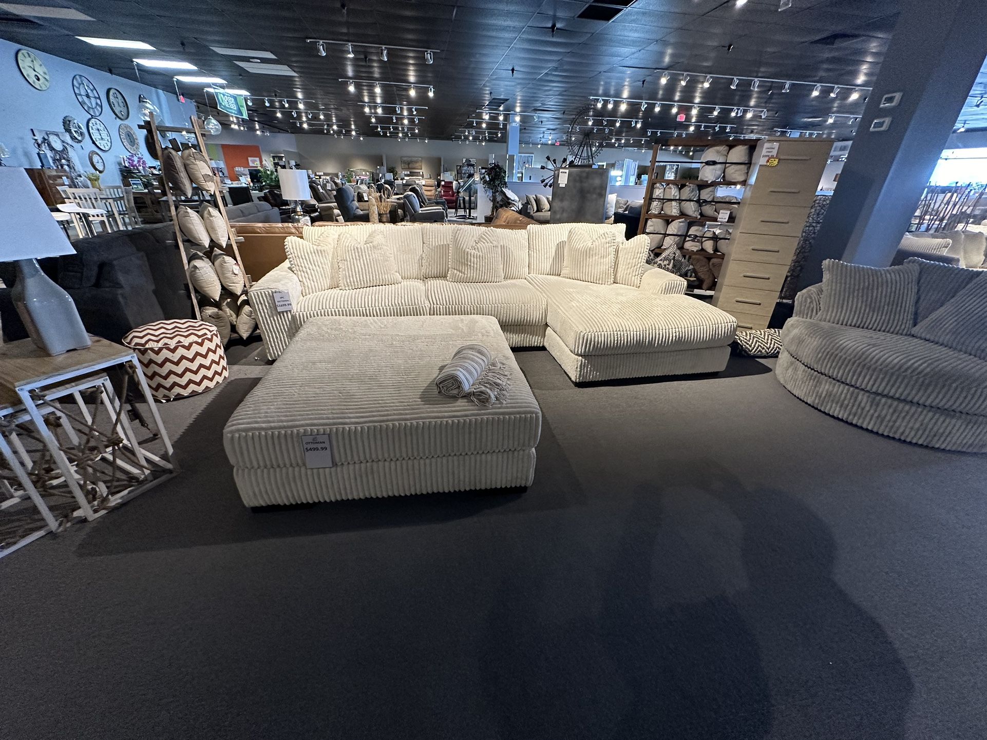 3PC Sectional with Chaise for Sale in Glendale, AZ - OfferUp