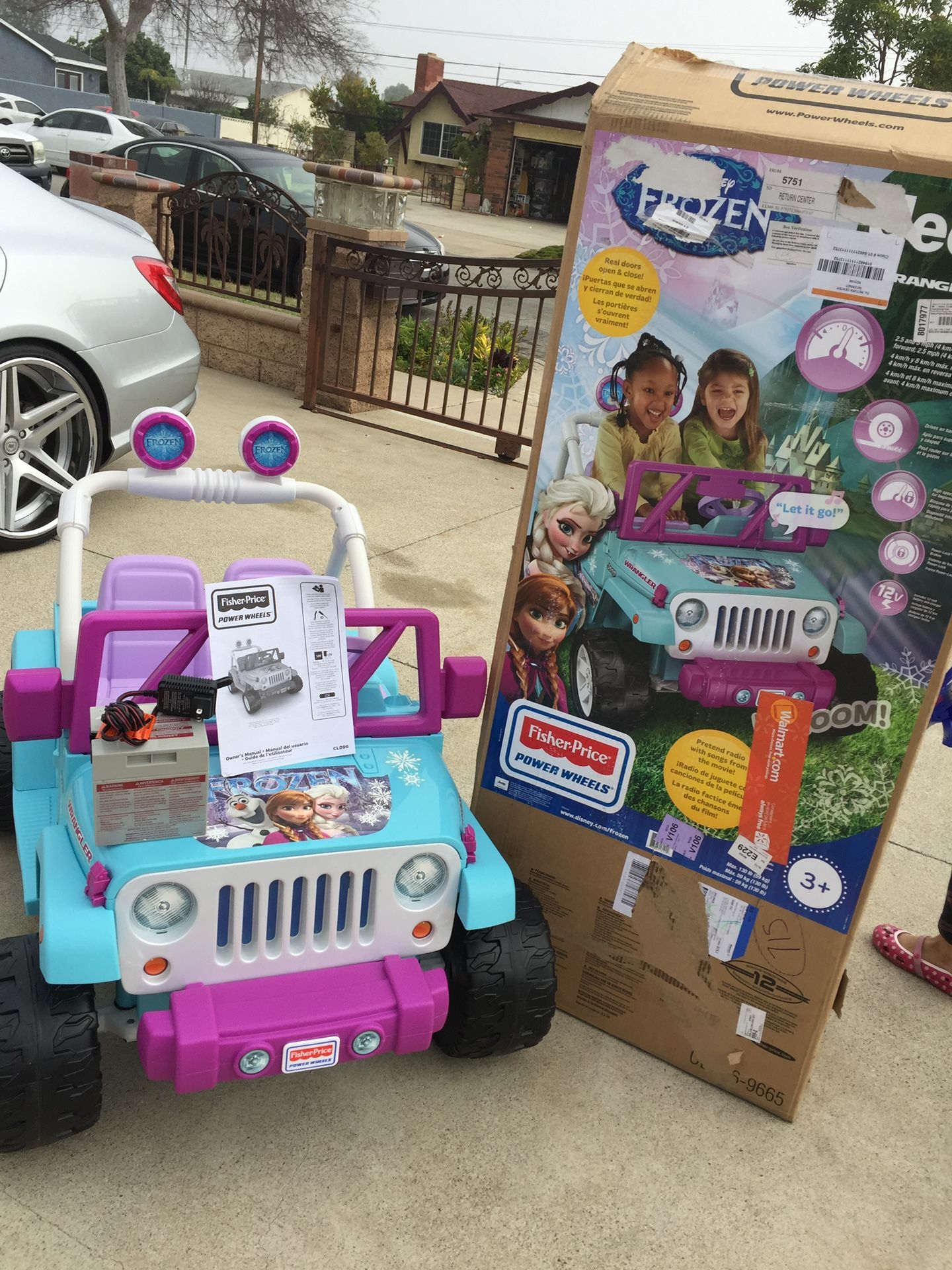 BRAND NEW Frozen Jeep Wrangler 12volt Electric Kid Ride On Car Power ...