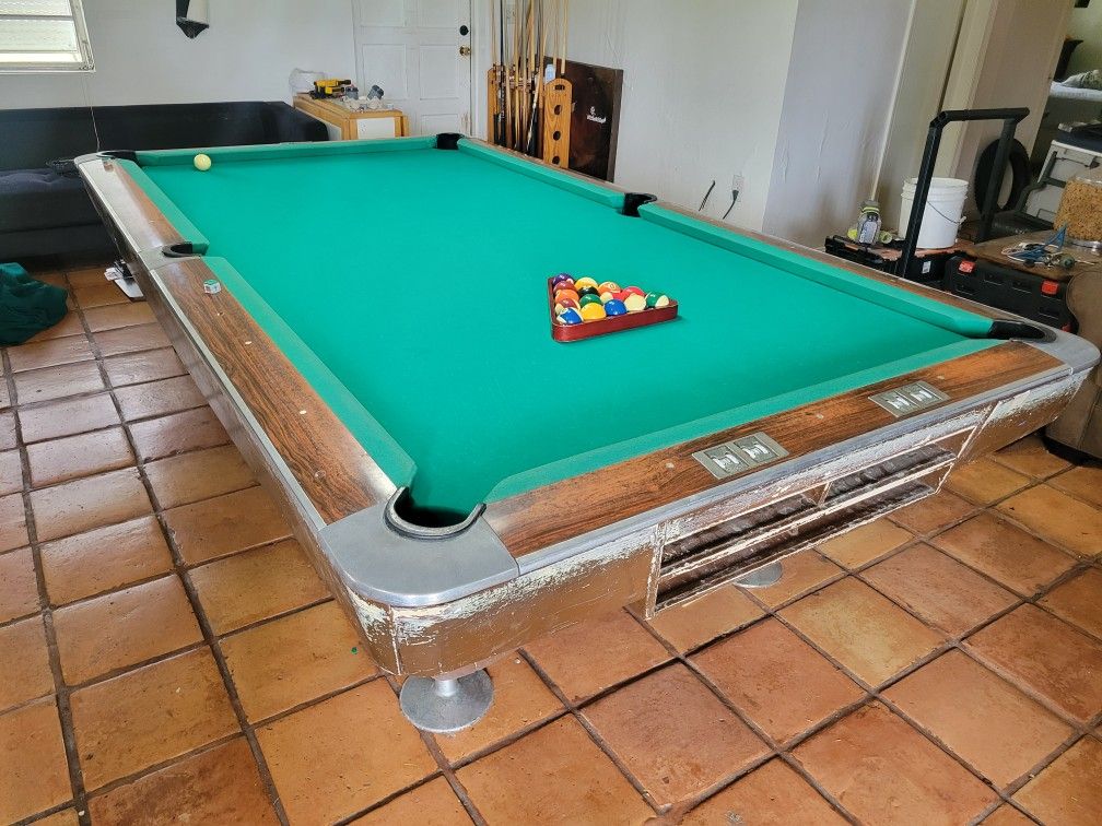 Billiard Pool Table Brunswick 9 Ft for Sale in Miami, FL - OfferUp