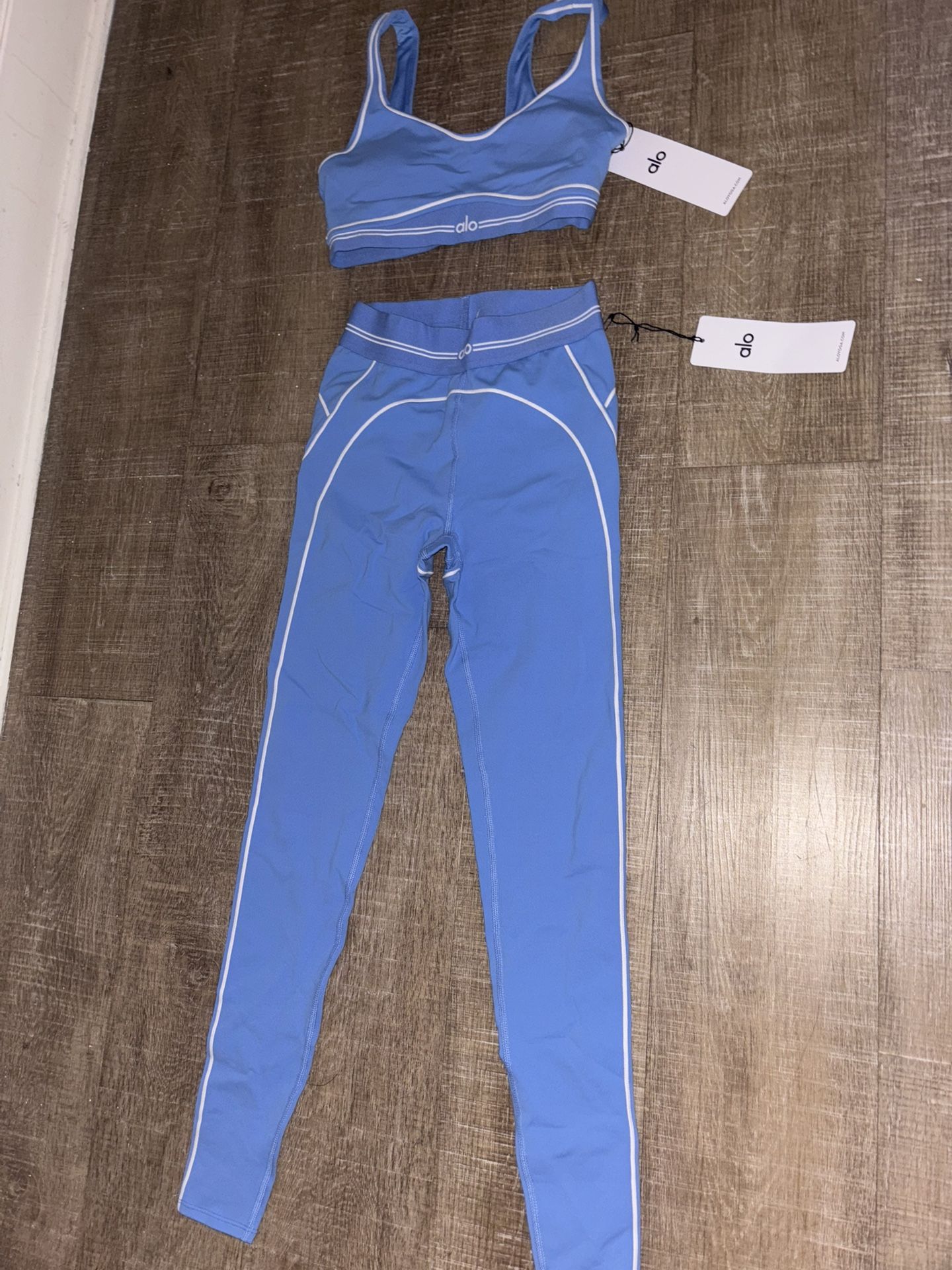 Alo Yoga Set for Sale in Los Angeles, CA - OfferUp