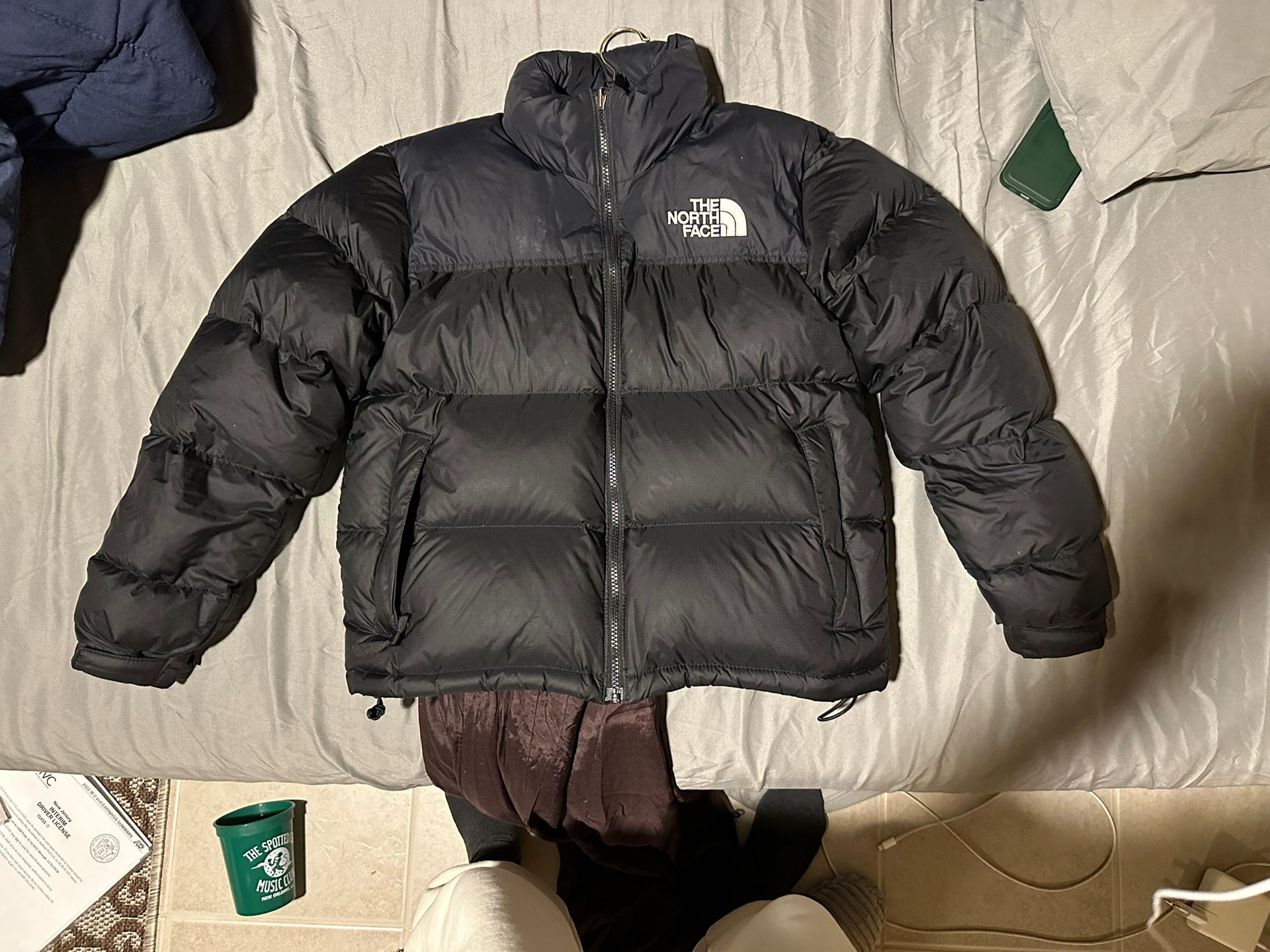 Women's 1996 Retro Nuptse Jacket/M/Black for Sale in Fort Lee, NJ - OfferUp