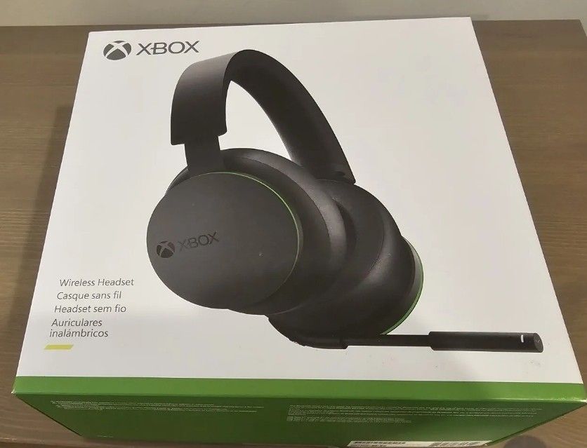 Microsoft Xbox Wireless Headset - Black for Sale in Rockford, IL - OfferUp