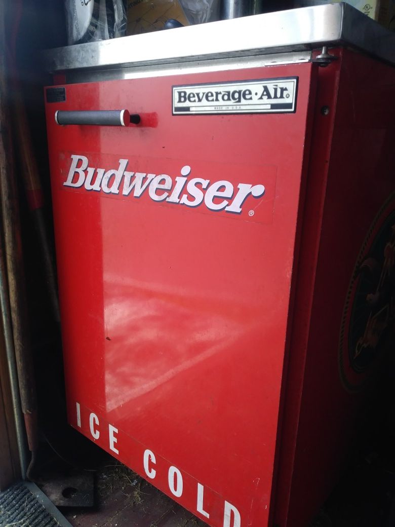 Budweiser beverage air kegorator for Sale in Miami, FL - OfferUp