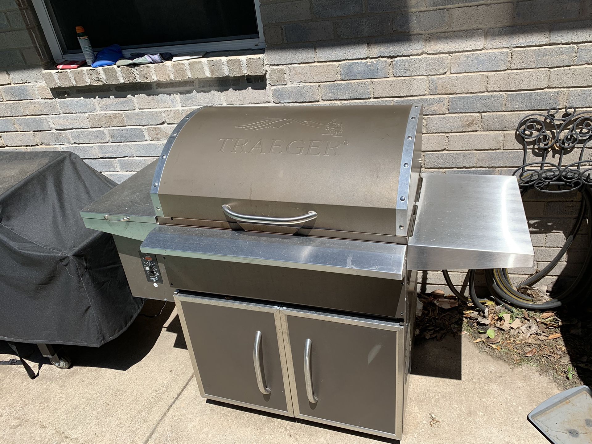 Traeger Grill Select Elite model for Sale in Saginaw, TX - OfferUp