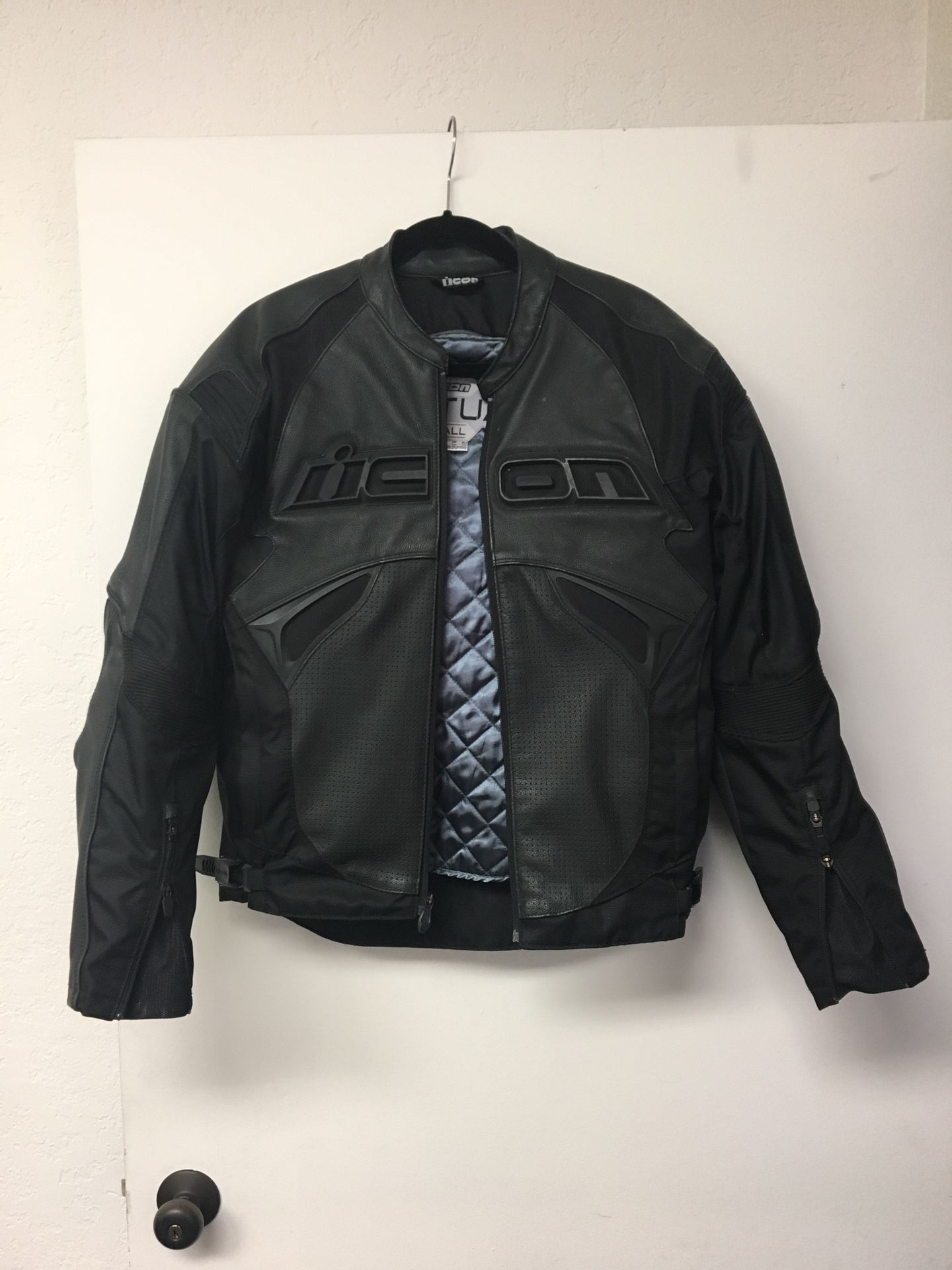 Icon Sanctuary Stealth Motorcycle Leather Jacket Size S for Sale in ...