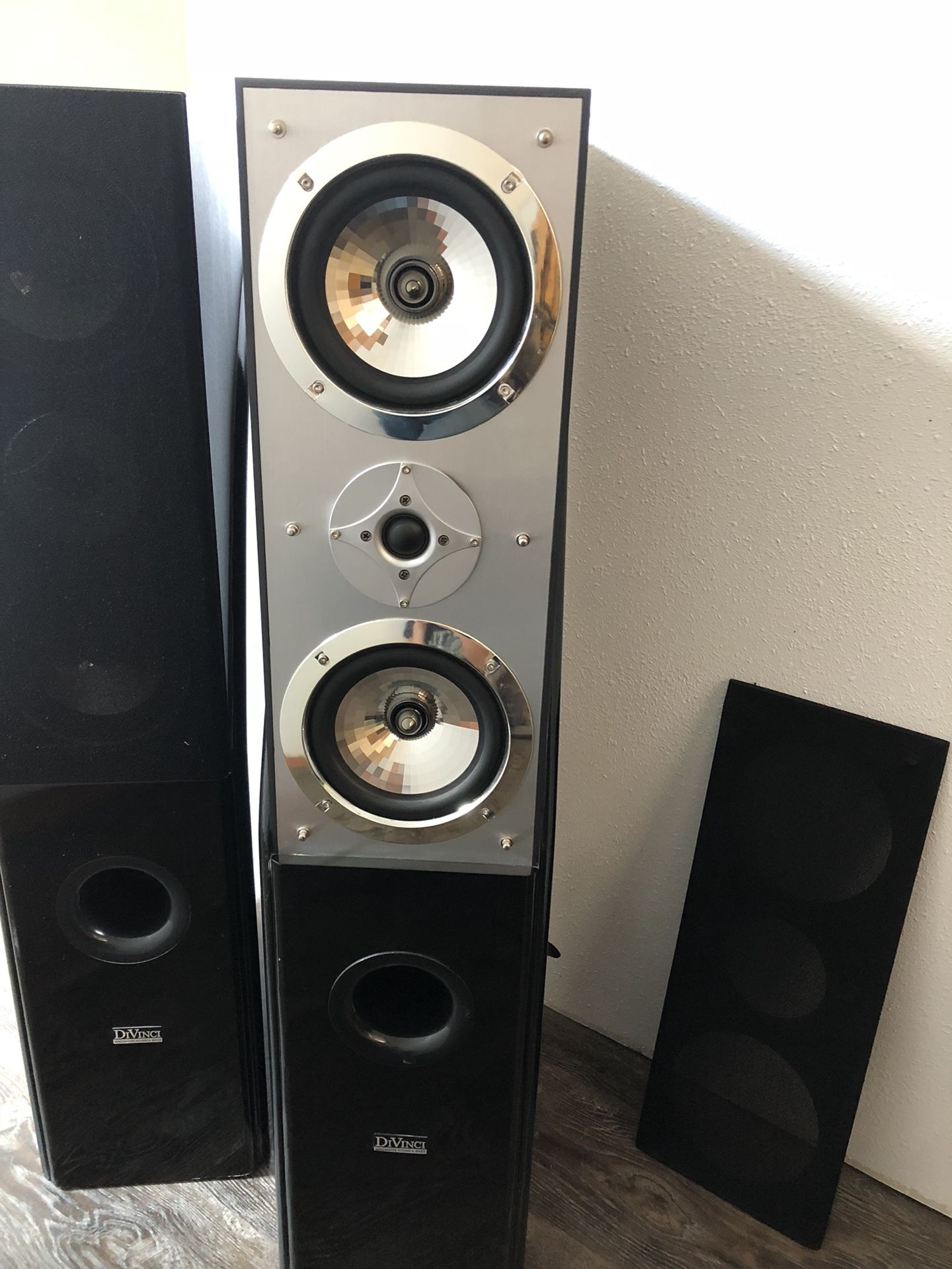 Tower digital speakers system Davinci 750 Watts for Sale in Sumner, WA ...