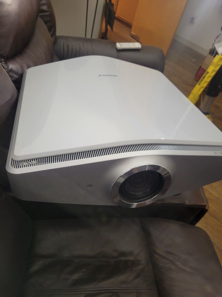 Sony Vpl-VW100 Projector for Sale in Vista, CA - OfferUp