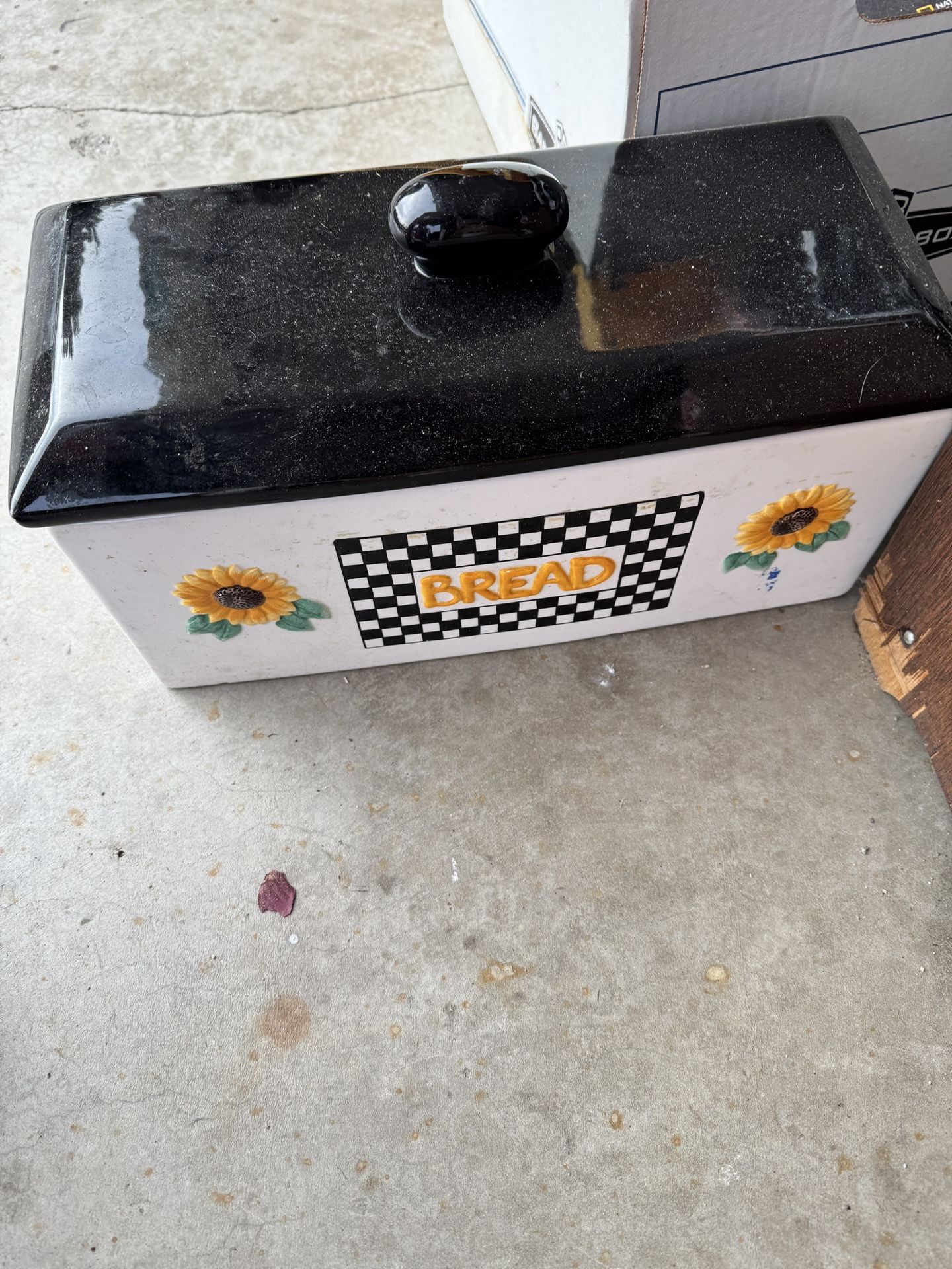 Sunflower Bread Container for Sale in Los Angeles, CA - OfferUp