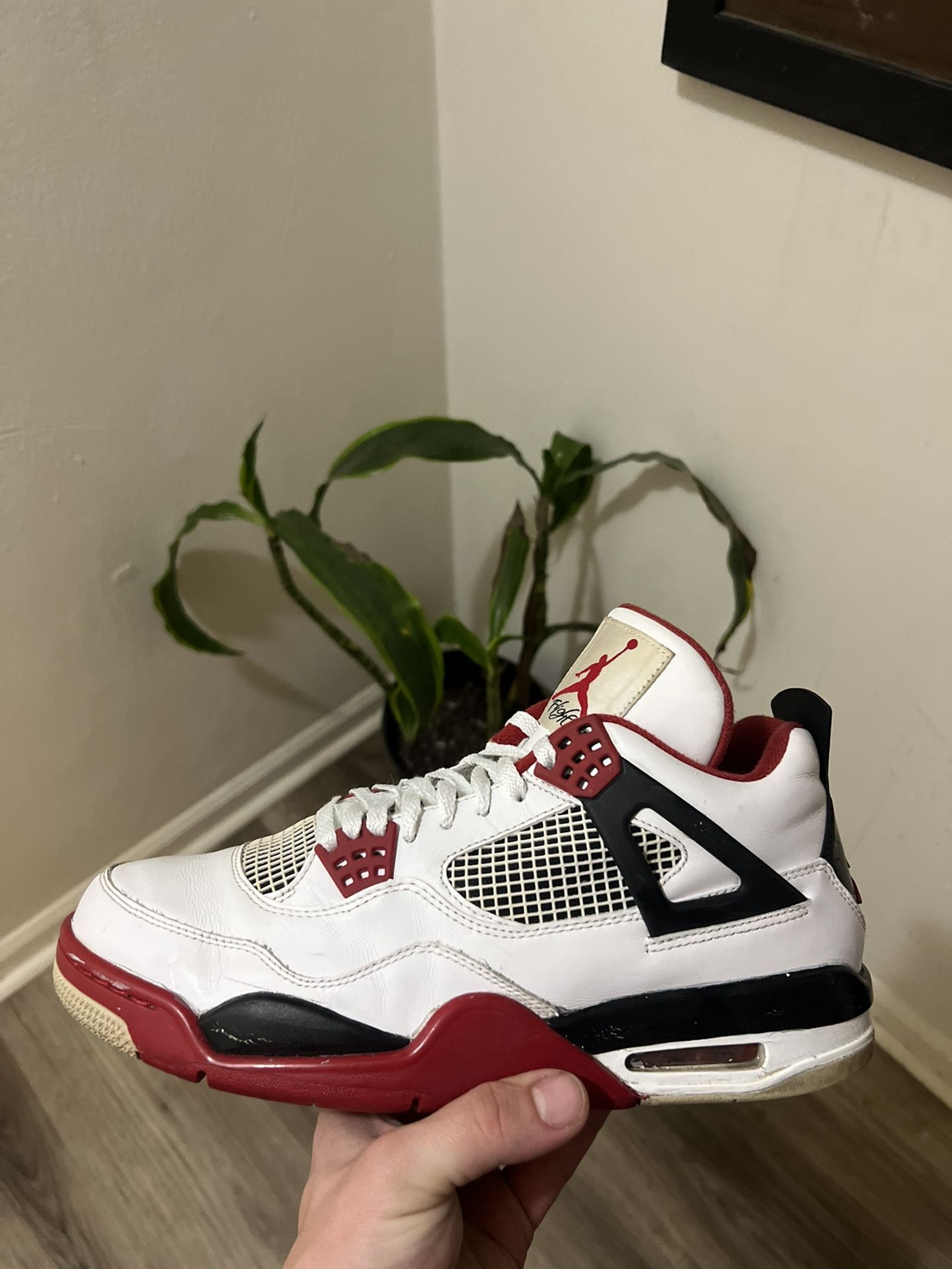 Jordan Fire Red 4 for Sale in Virginia Beach, VA - OfferUp
