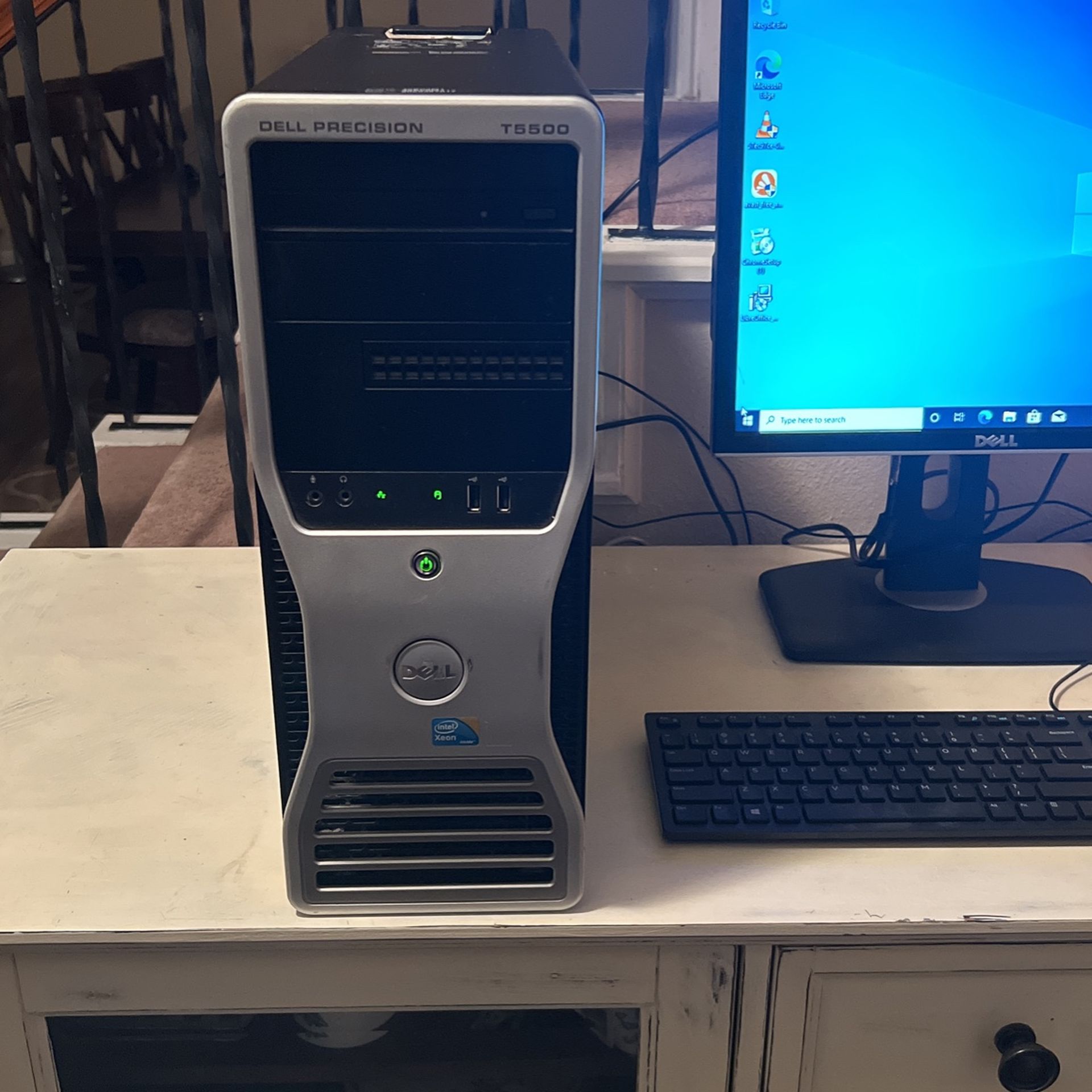 Dell precision t5500 workstation Xeon quad-core processor 2..13 GHz 16 GB of RAM 1 TB hard drive ...