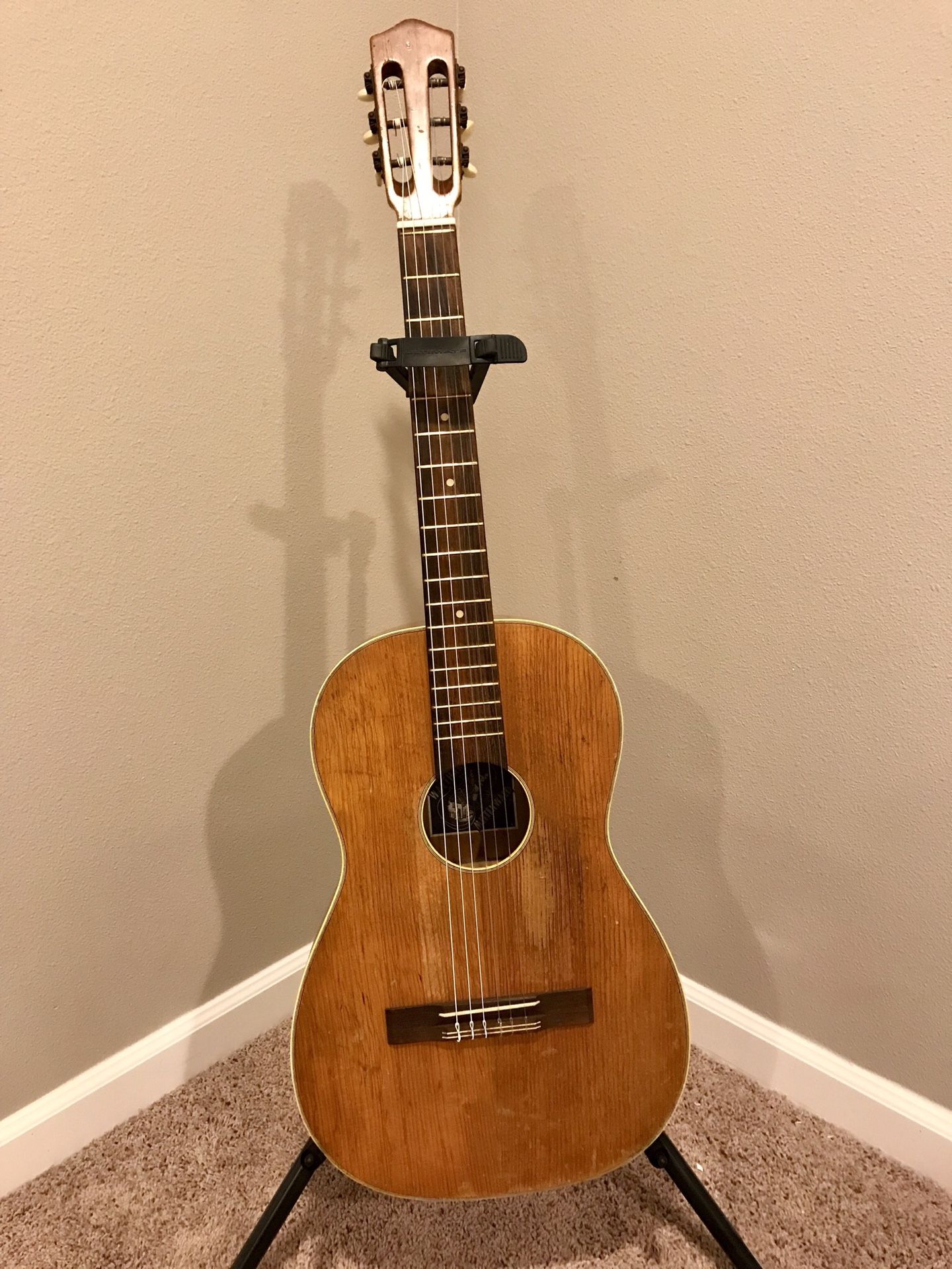 Rare Walthari Parlor Guitar for Sale in Olympia, WA - OfferUp