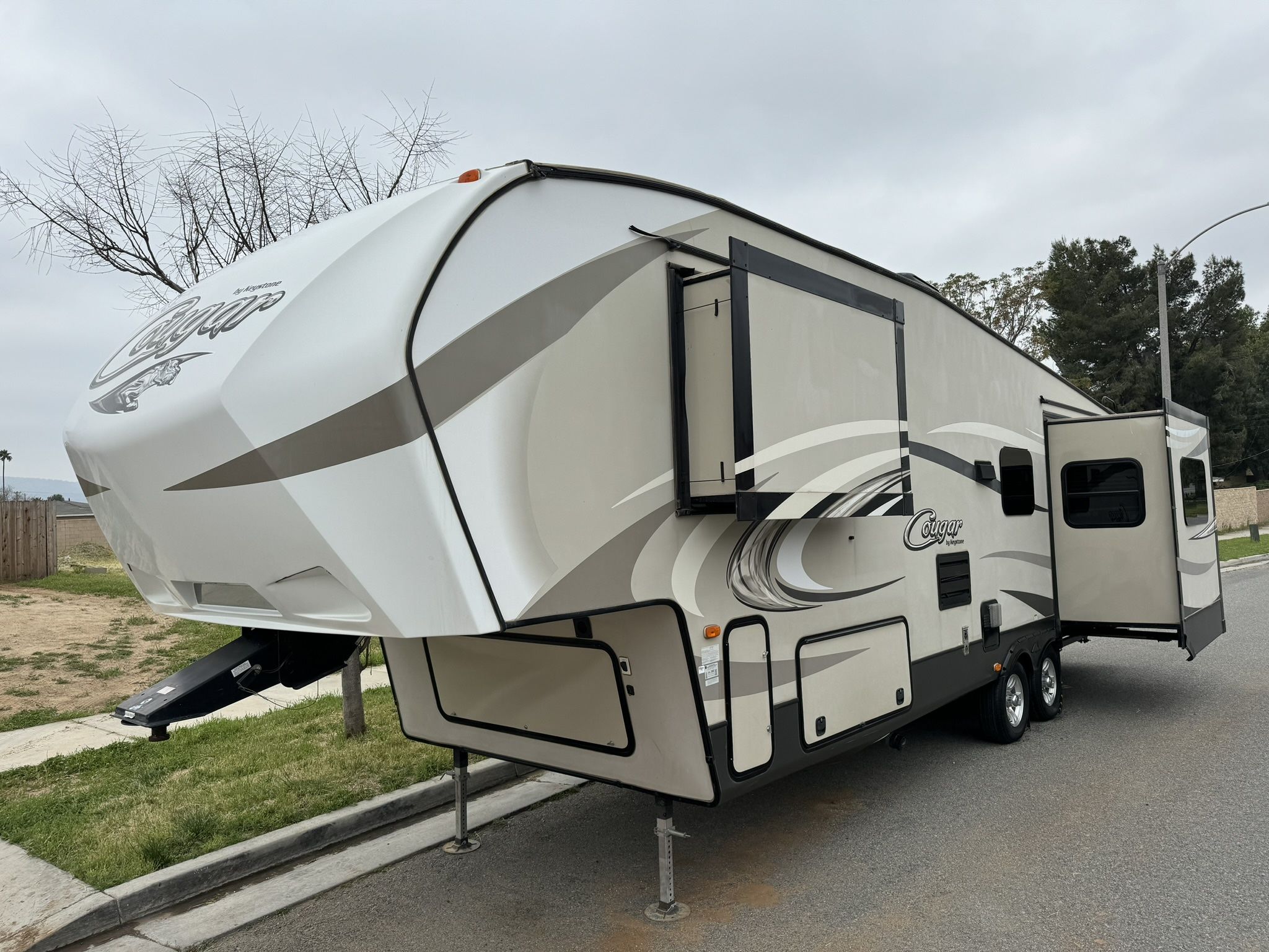 2017 Keystone Cougar 283RETWE for Sale in Riverside, CA - OfferUp