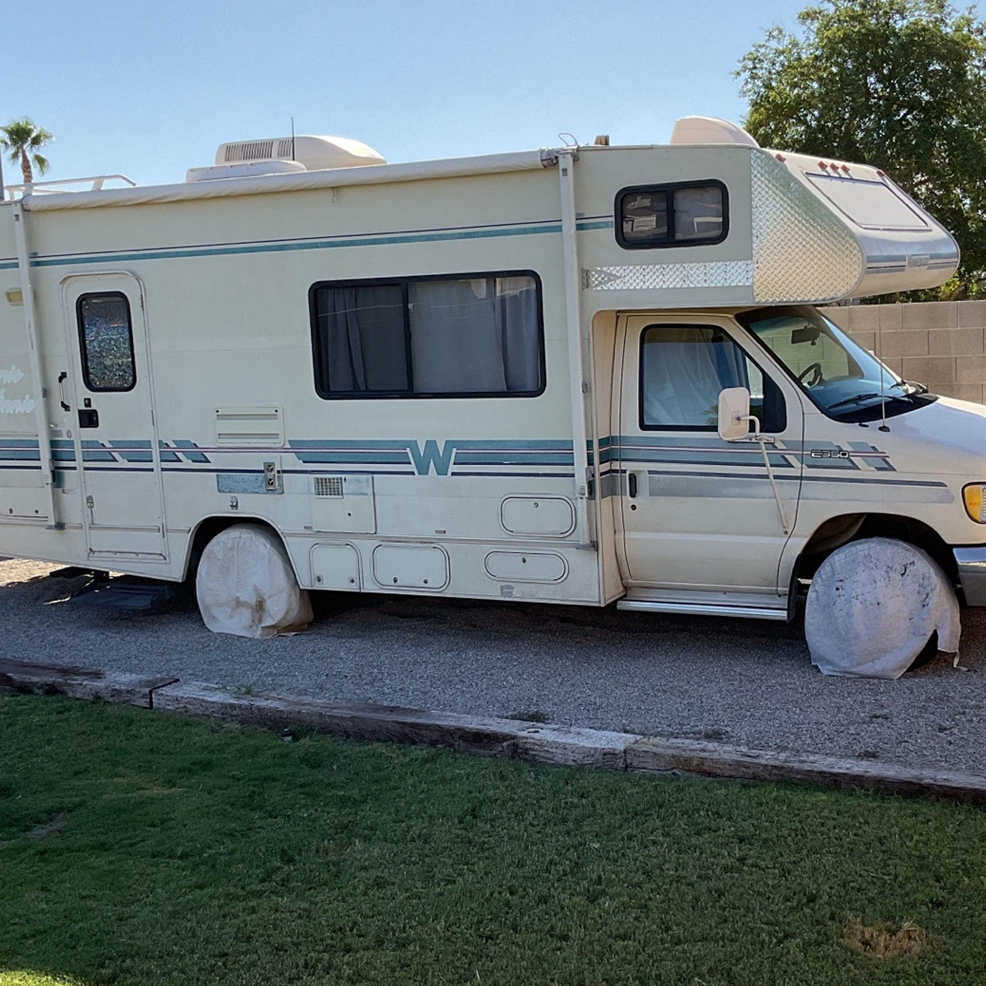 94 /Minnie Winnie Class C. 23,5 Ft.. Great Shape. White. for Sale in ...