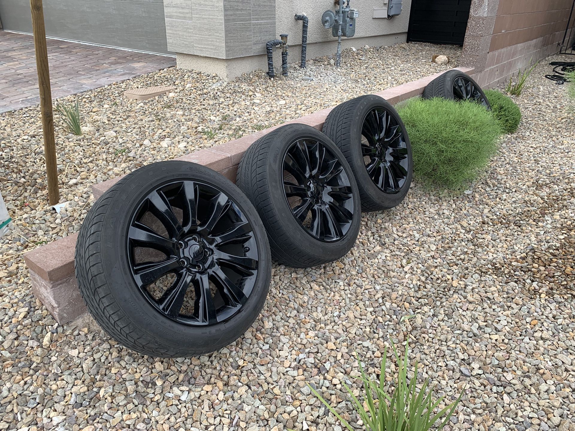 Range Rover Wheels 21s for Sale in Las Vegas, NV - OfferUp