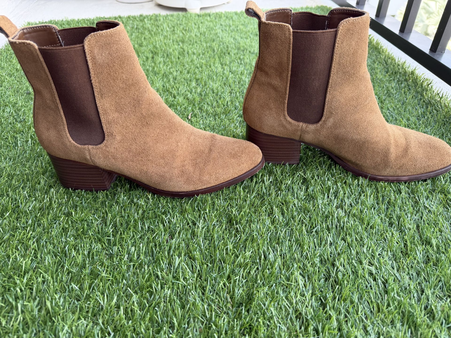 GAP Camel Suede Chelsea Ankle Boots – Size 10 – Like New for Sale in ...