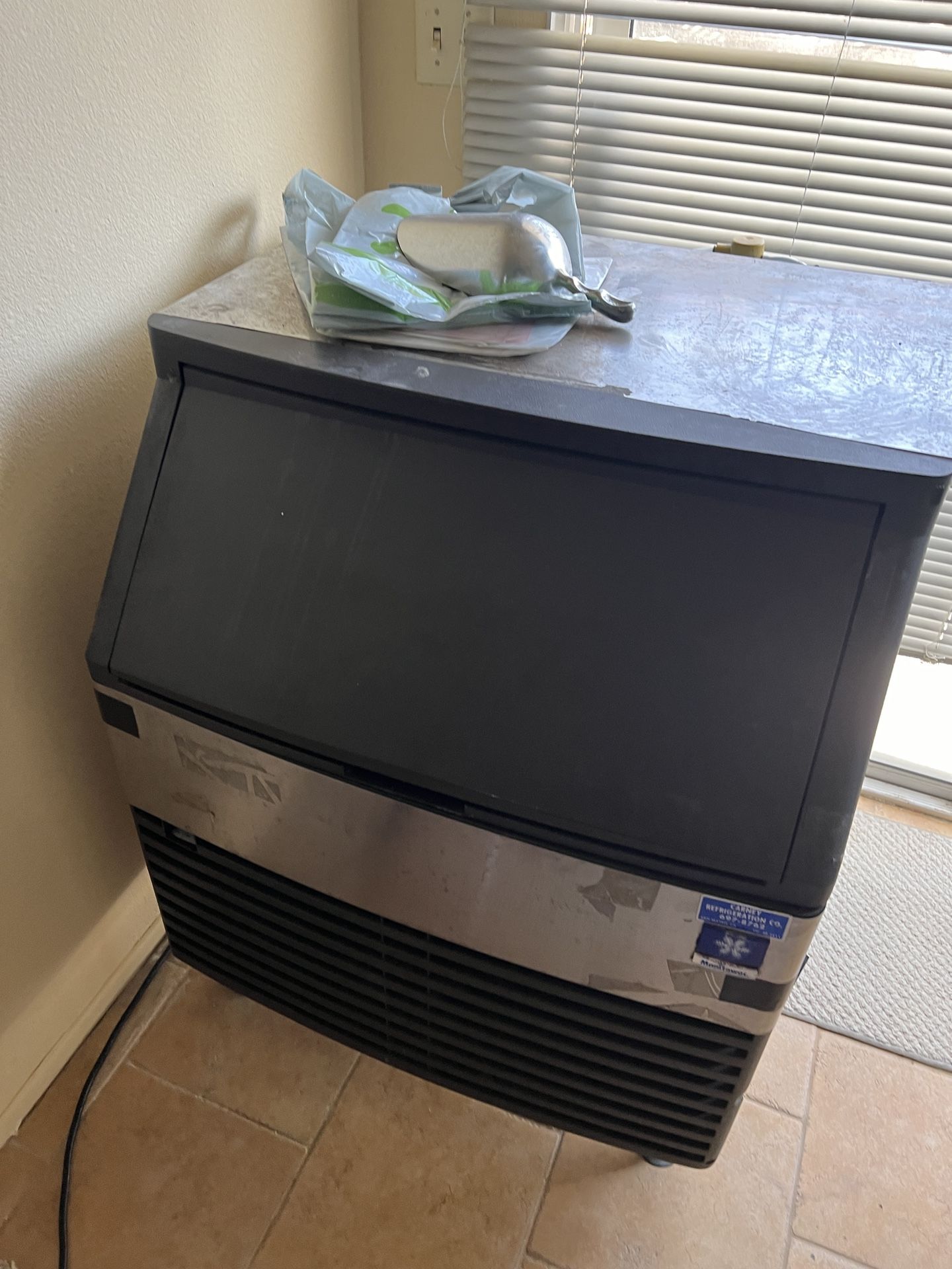 Manitowoc Commercial Ice Machine for Sale in Huntington Beach, CA - OfferUp