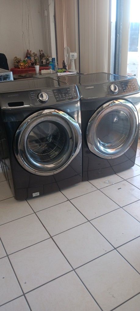 Samsung washing machines are almost new gas for Sale in Indio, CA - OfferUp