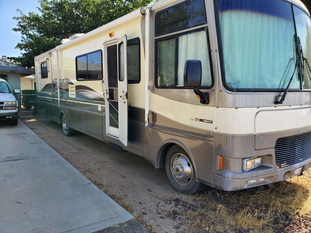 1999 Ford V10 Motorhome for Sale in Hesperia, CA - OfferUp
