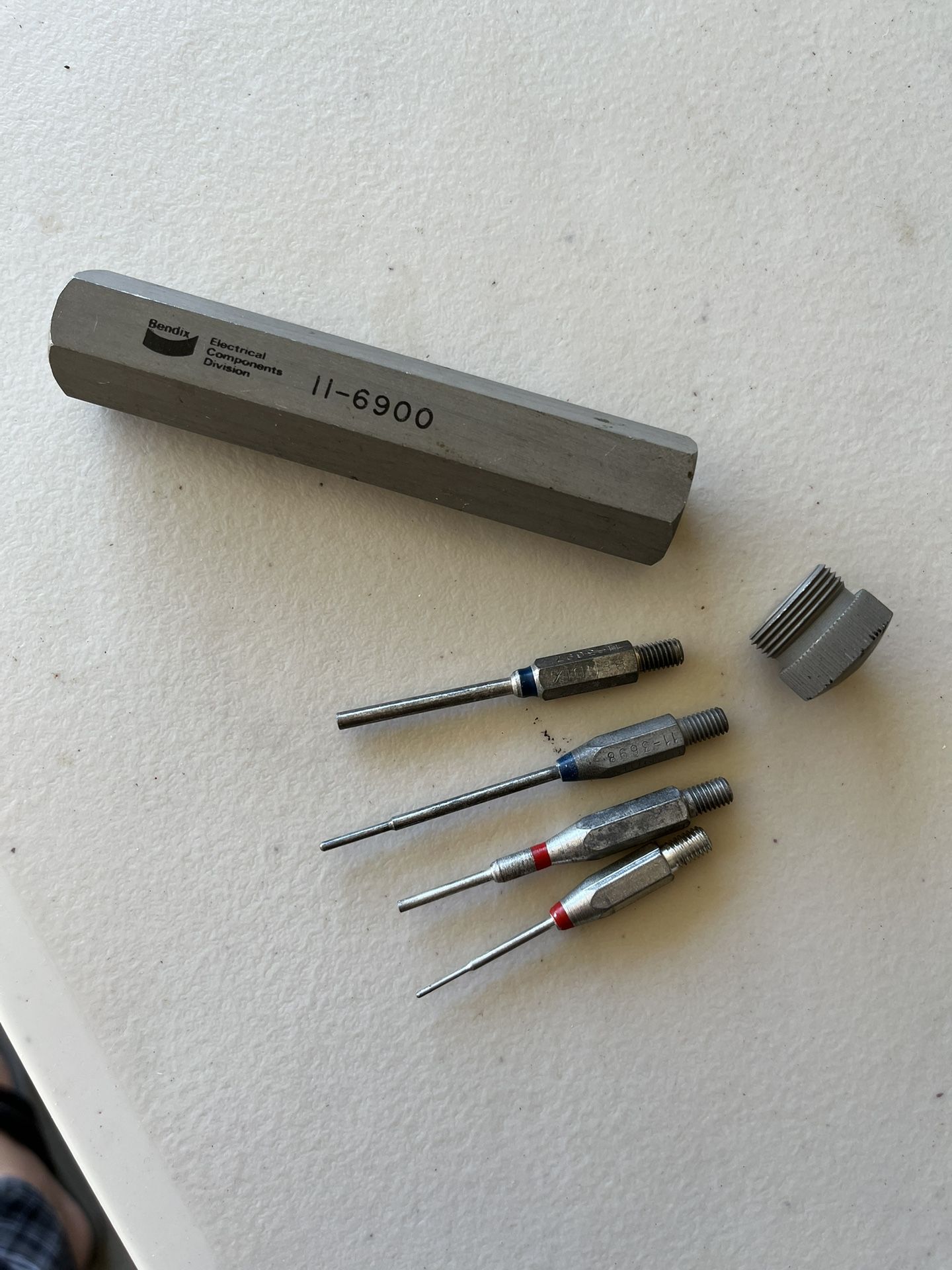 Bendix 11-6900 Extraction Insertion Removal Tool Kit for Sale in Desoto ...