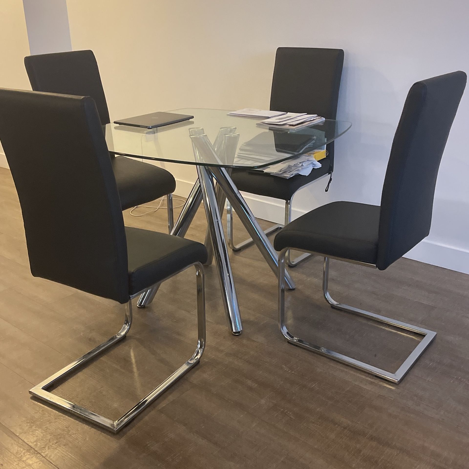 Dining Table w/ Four Chairs for Sale in Los Angeles, CA - OfferUp
