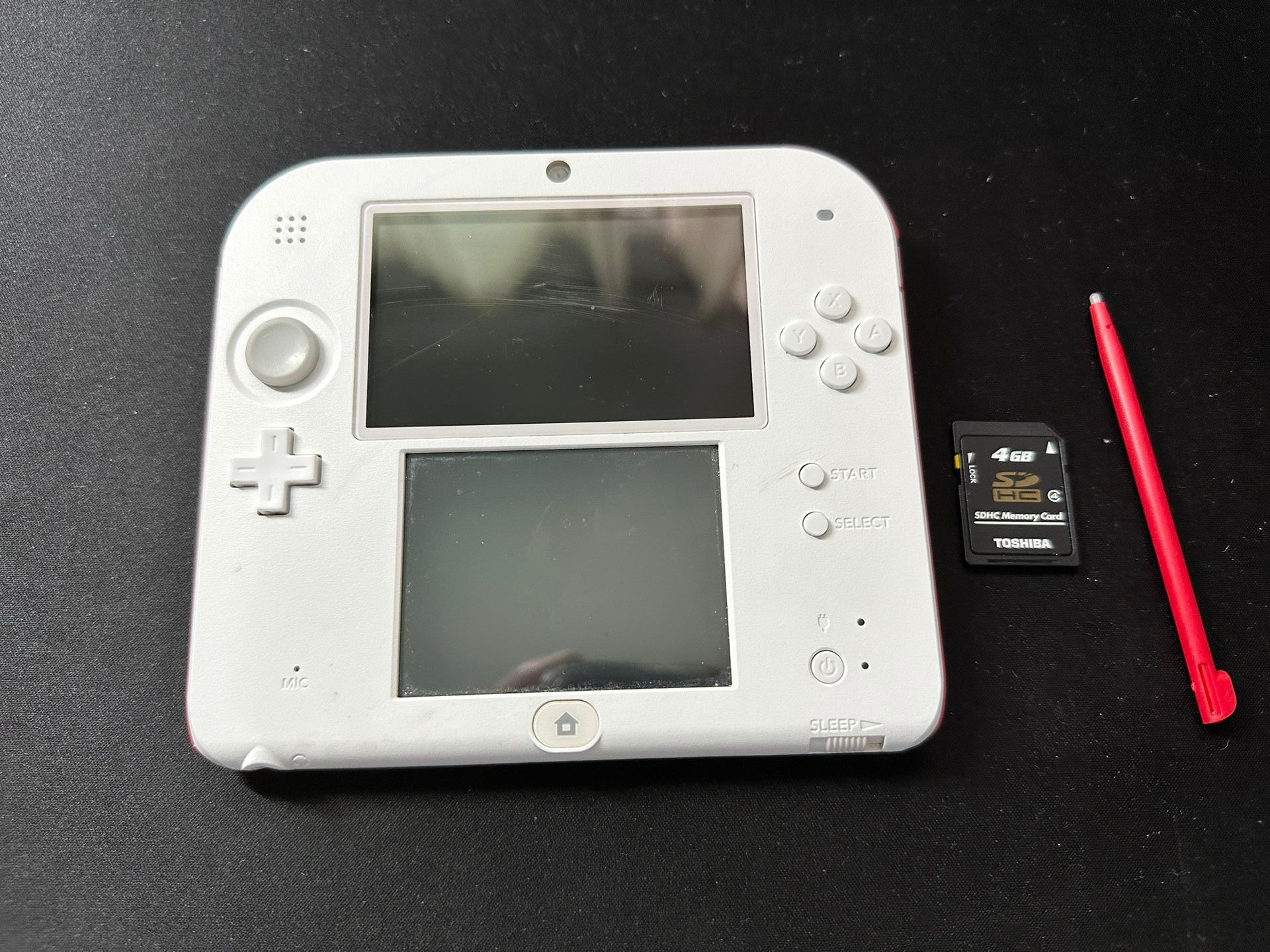 Nintendo 2DS White / Red Scarlet 3DS Console With Stylus And 4GB sD ...