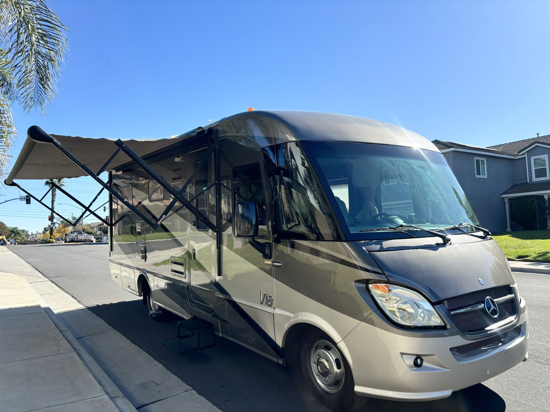 2011 winnebago via 25ft Mercedes diesel two slide outs for Sale in ...